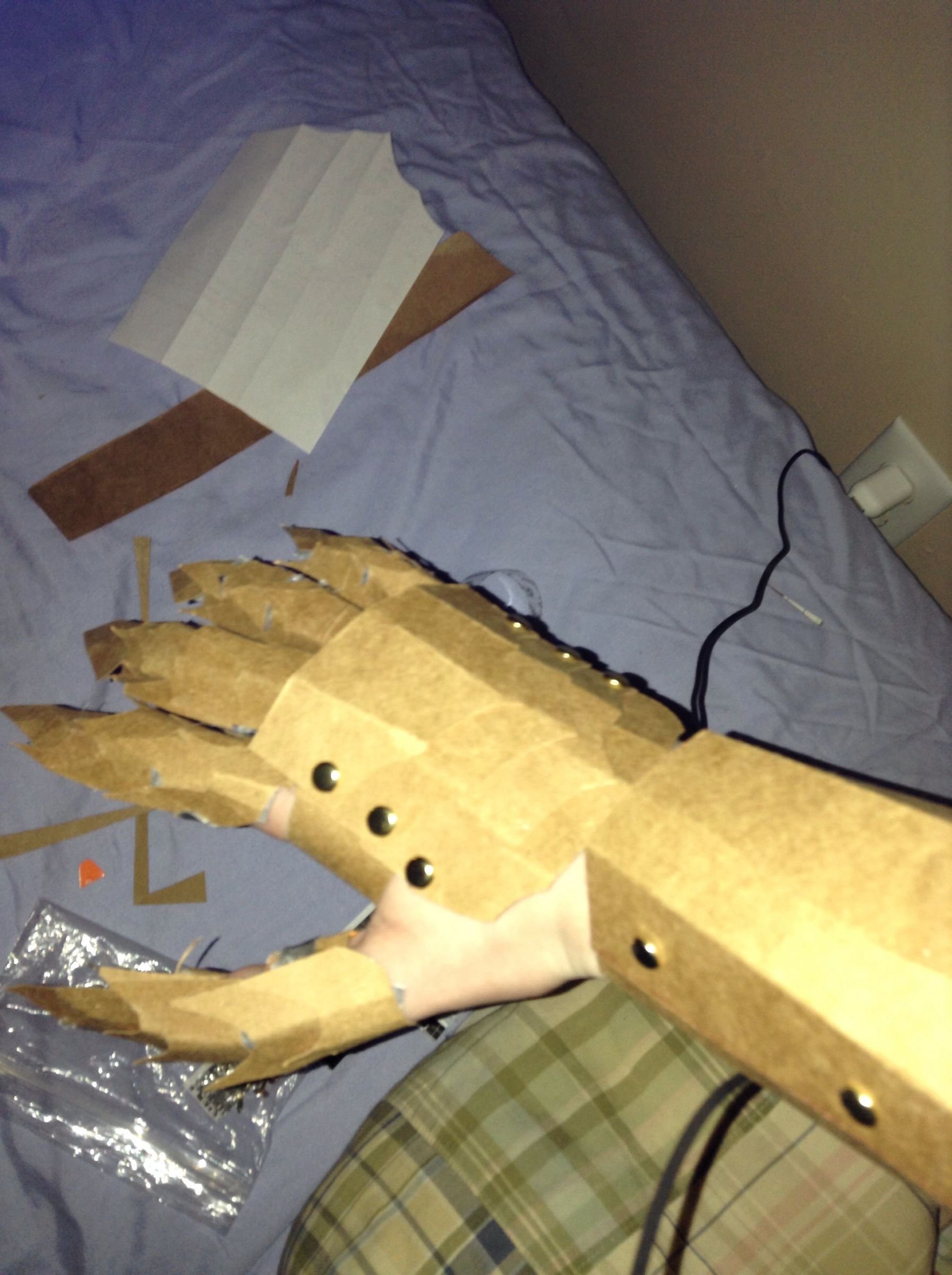 Awesome Nazgul Gauntlet : 7 Steps - Instructables