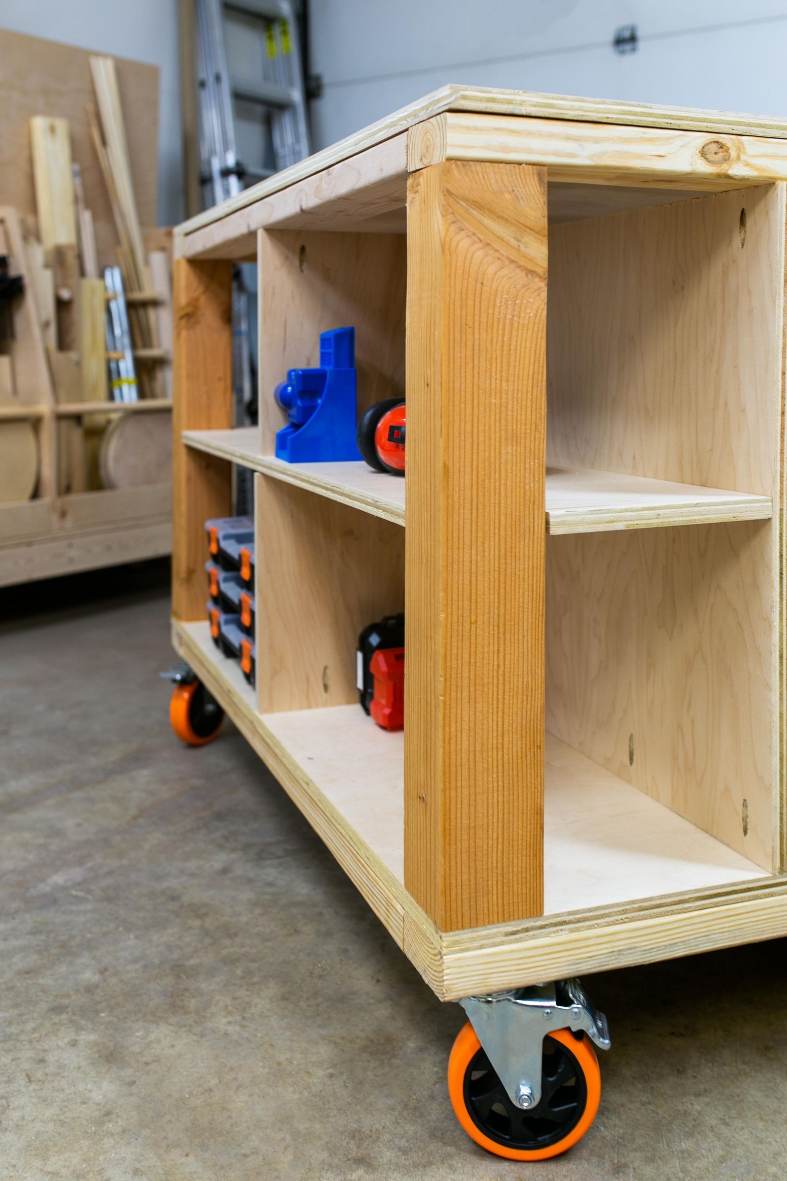 EASY DIY Workbench! Mobile With Storage : 9 Steps (with Pictures ...
