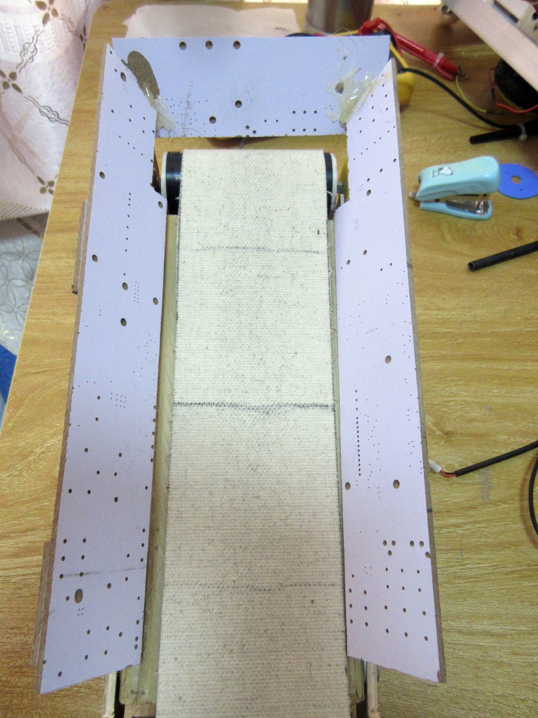 Build Mini Conveyor Belt As Slinky Machine : 7 Steps (with Pictures ...