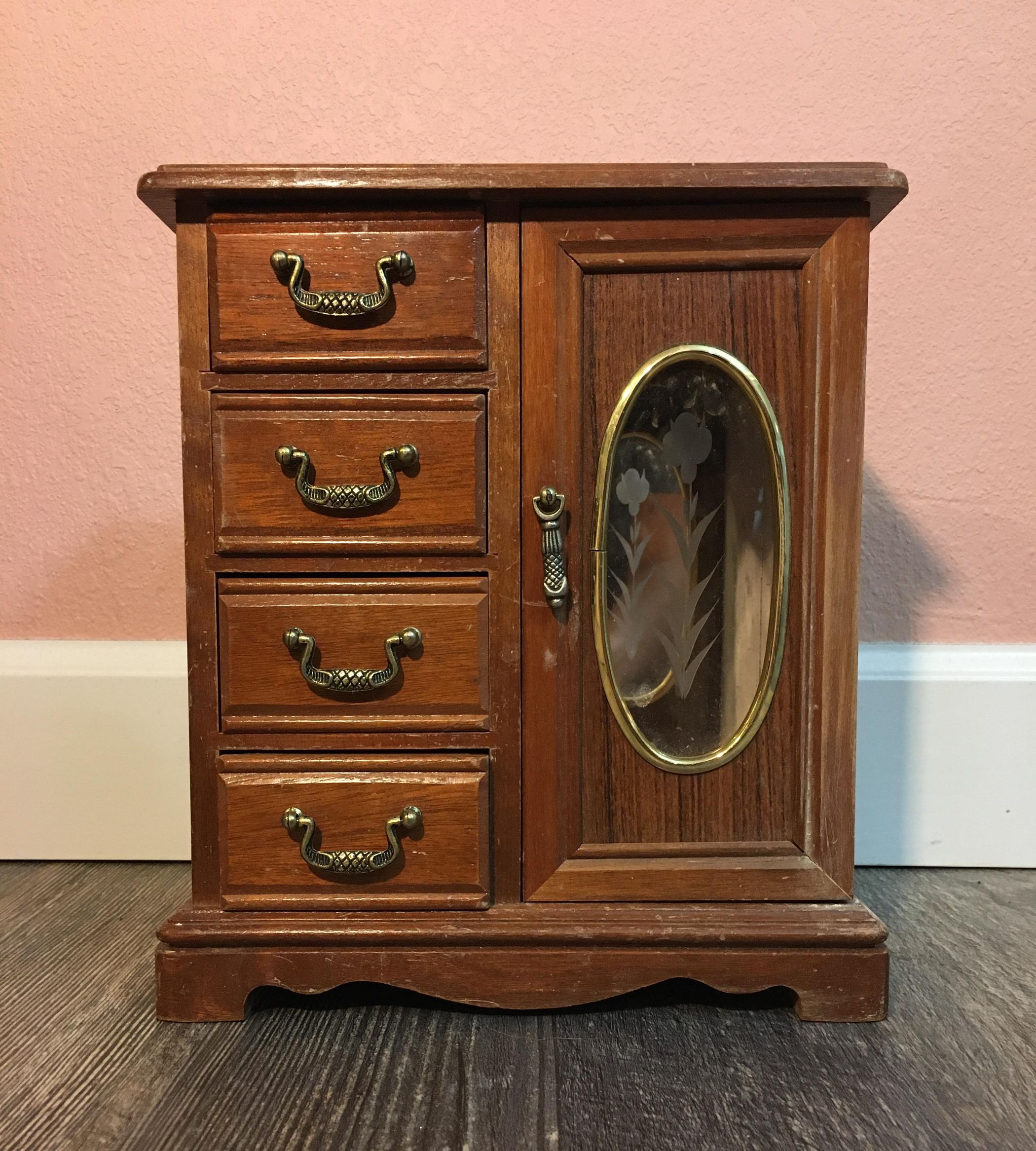 How to Revamp an Old Jewelry Box : 7 Steps - Instructables