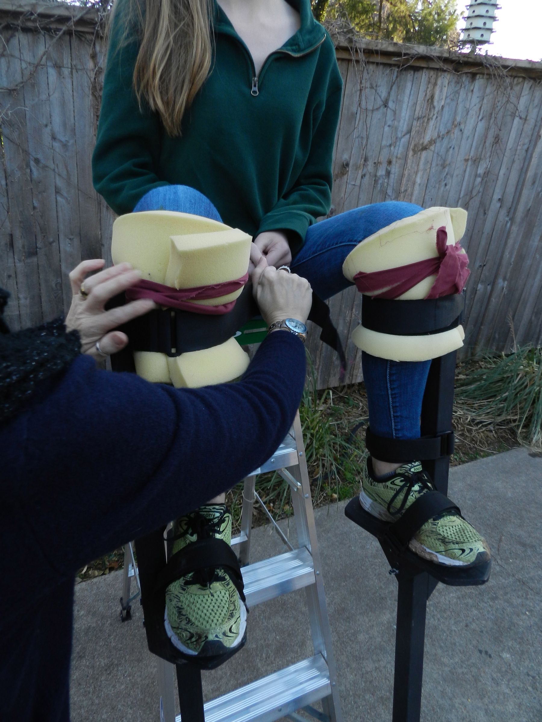 How to Walk on Stilts : 7 Steps (with Pictures) - Instructables
