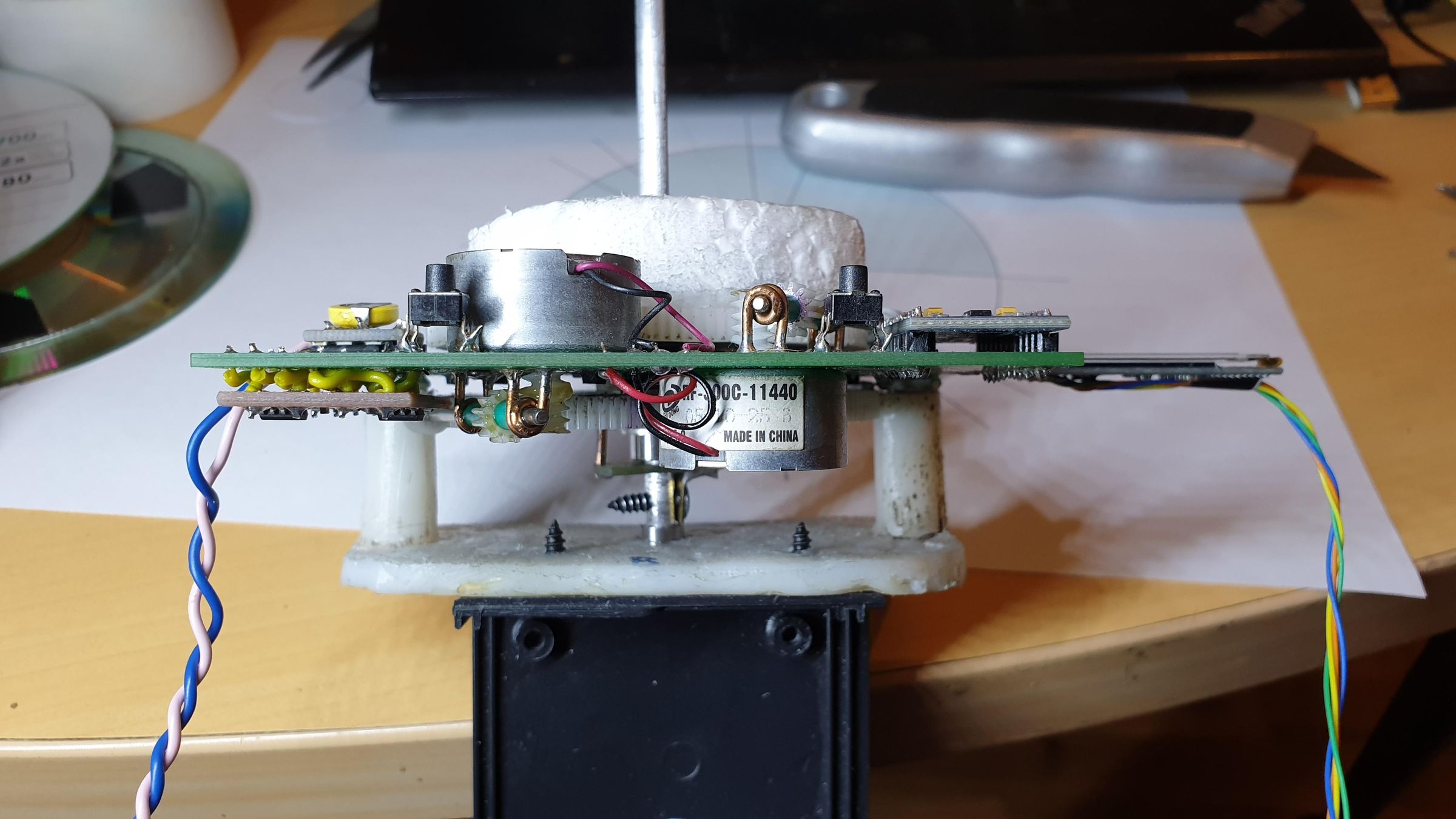 Absolute Position Encoder With Single Track Gray Code : 8 Steps (with ...