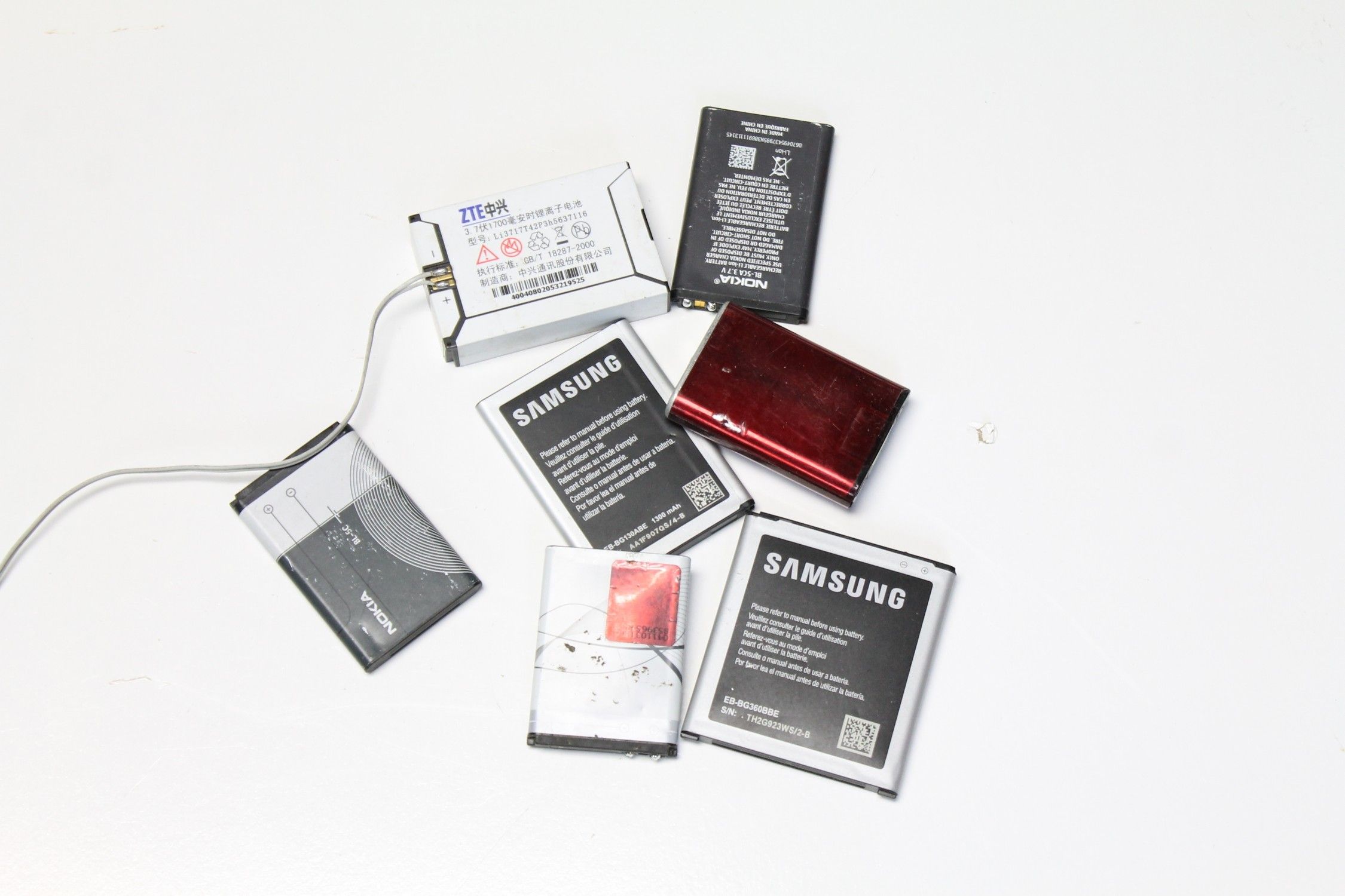 Reuse Old Mobile Phone Batteries : 10 Steps (with Pictures) - Instructables