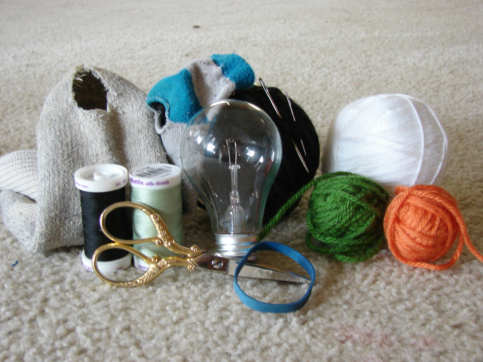 How to Mend a Sock : 8 Steps (with Pictures) - Instructables