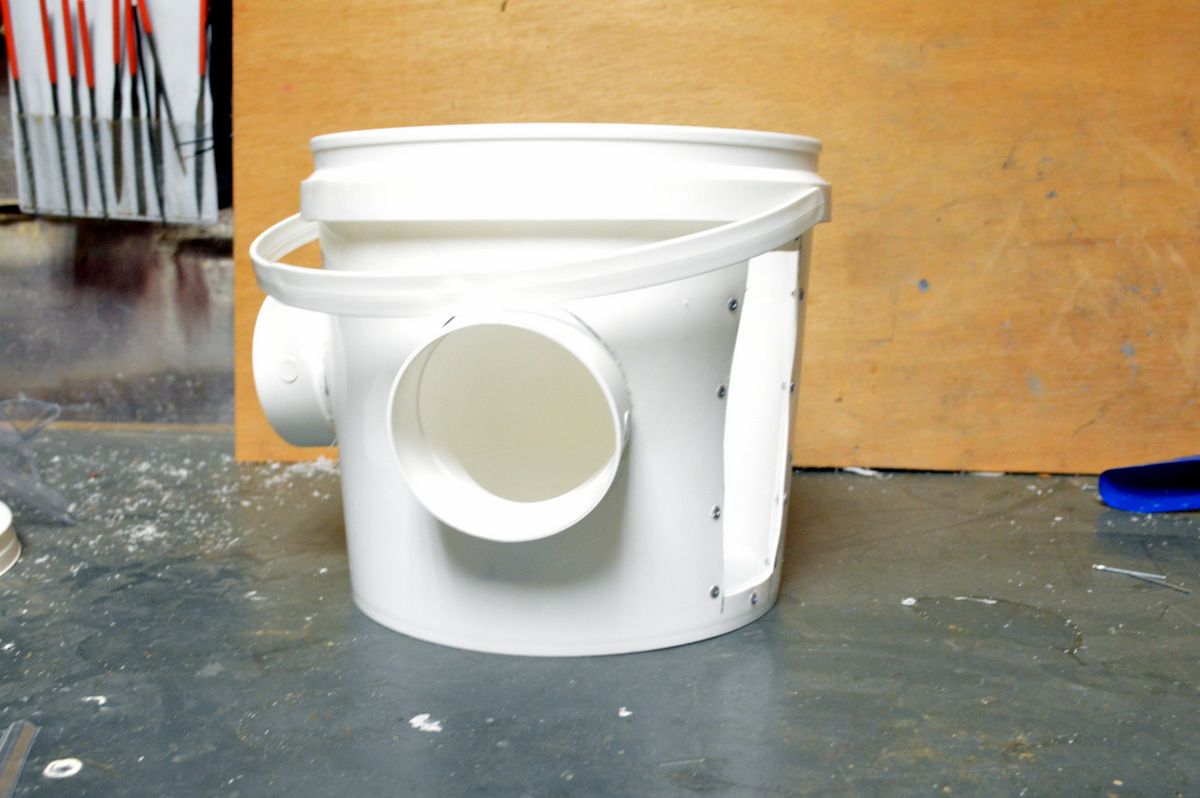 Super Simple Chicken Feeder : 5 Steps (with Pictures) - Instructables
