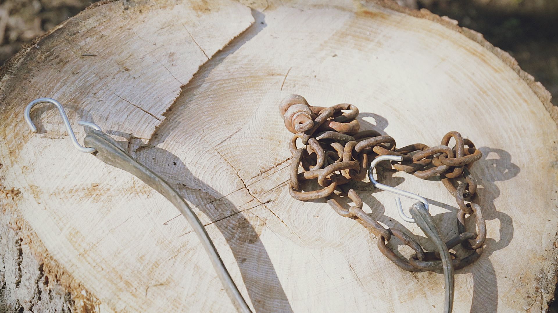 How to Split Large Rounds of Wood Easily : 5 Steps (with Pictures ...