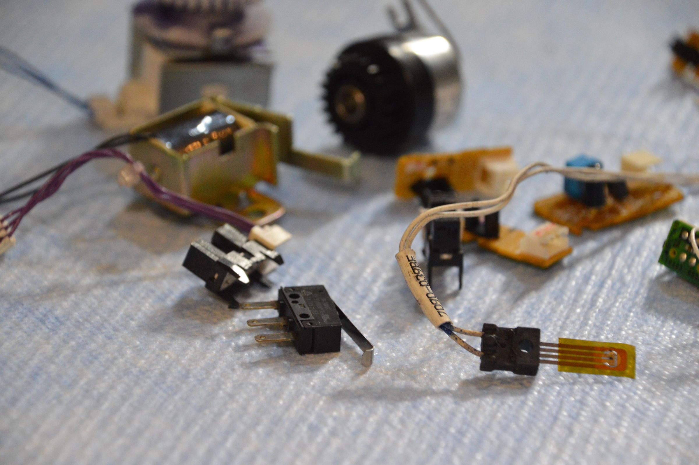 Salvage Parts From Old Printers : 10 Steps (with Pictures) - Instructables