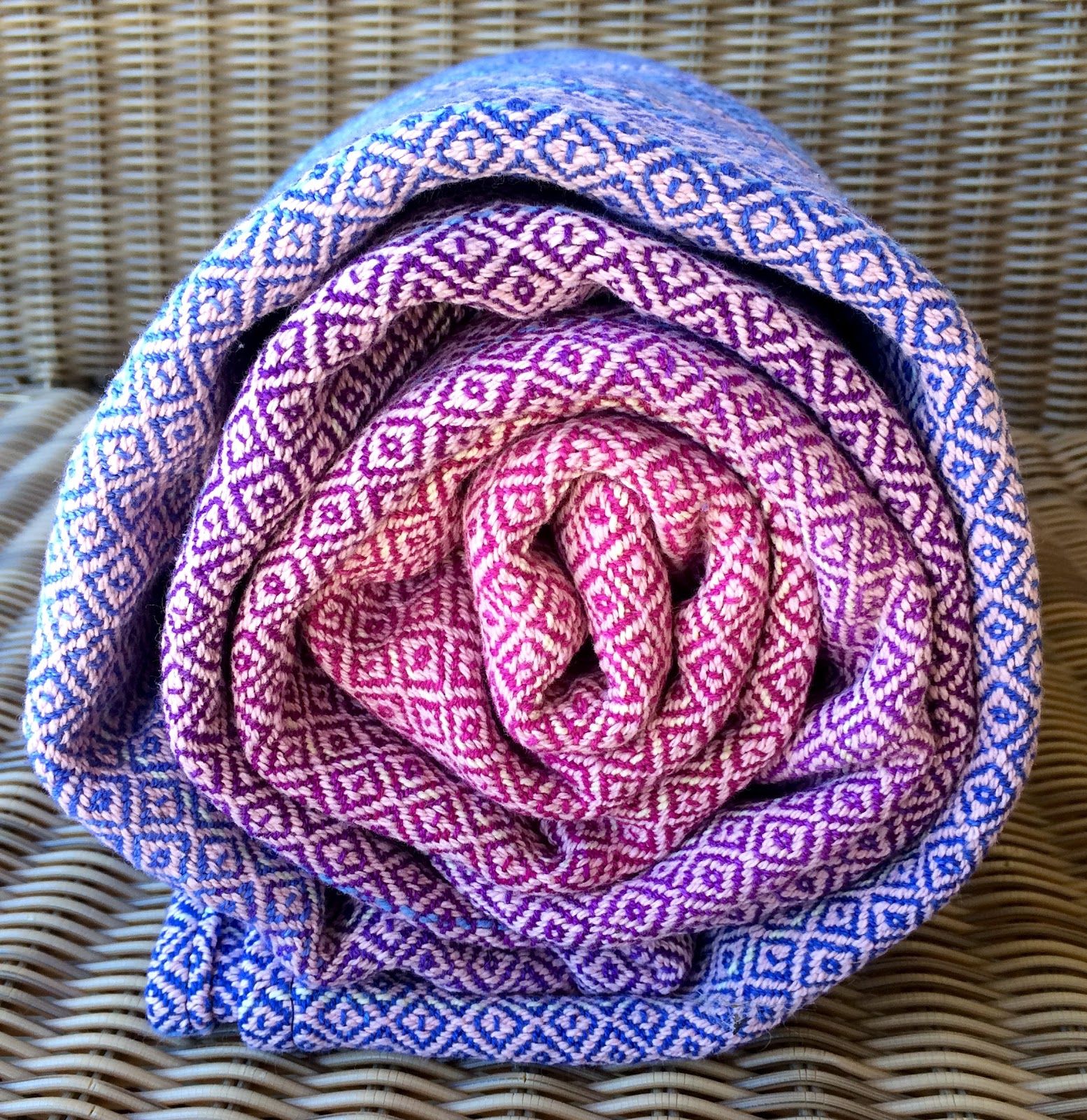 How to Weave a Baby Wrap : 9 Steps (with Pictures) - Instructables