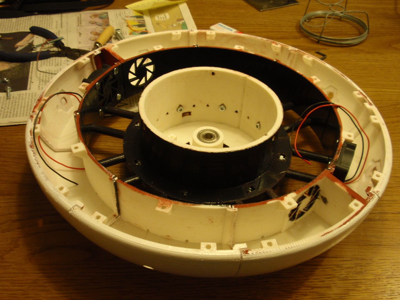 A Fully 3D Printable GlaDOS Robotic Ceiling Arm Lamp : 11 Steps (with ...