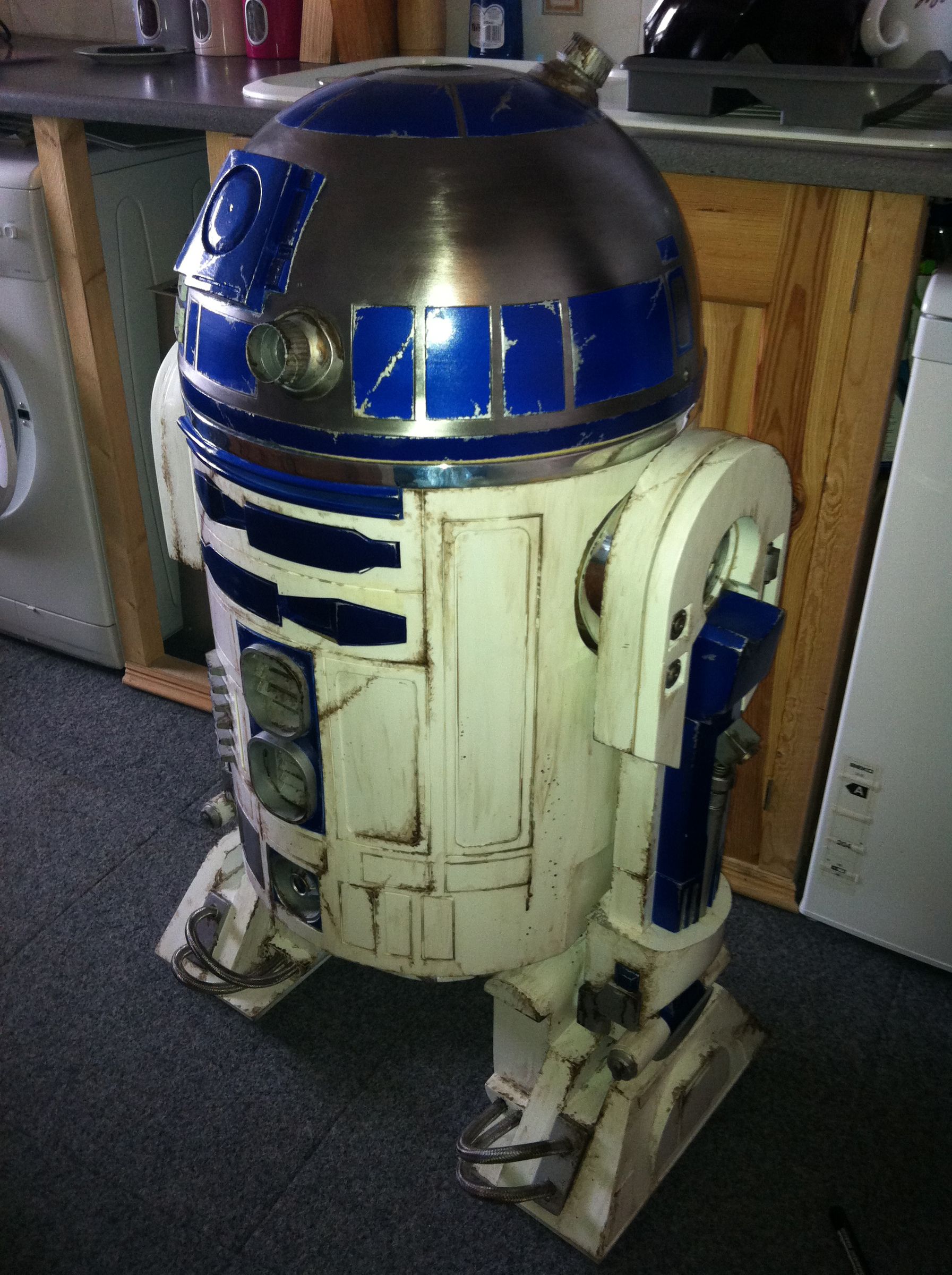 R2D2 How to Battle Damaged R2 and Add Low-cost Audio N Led Lights ...