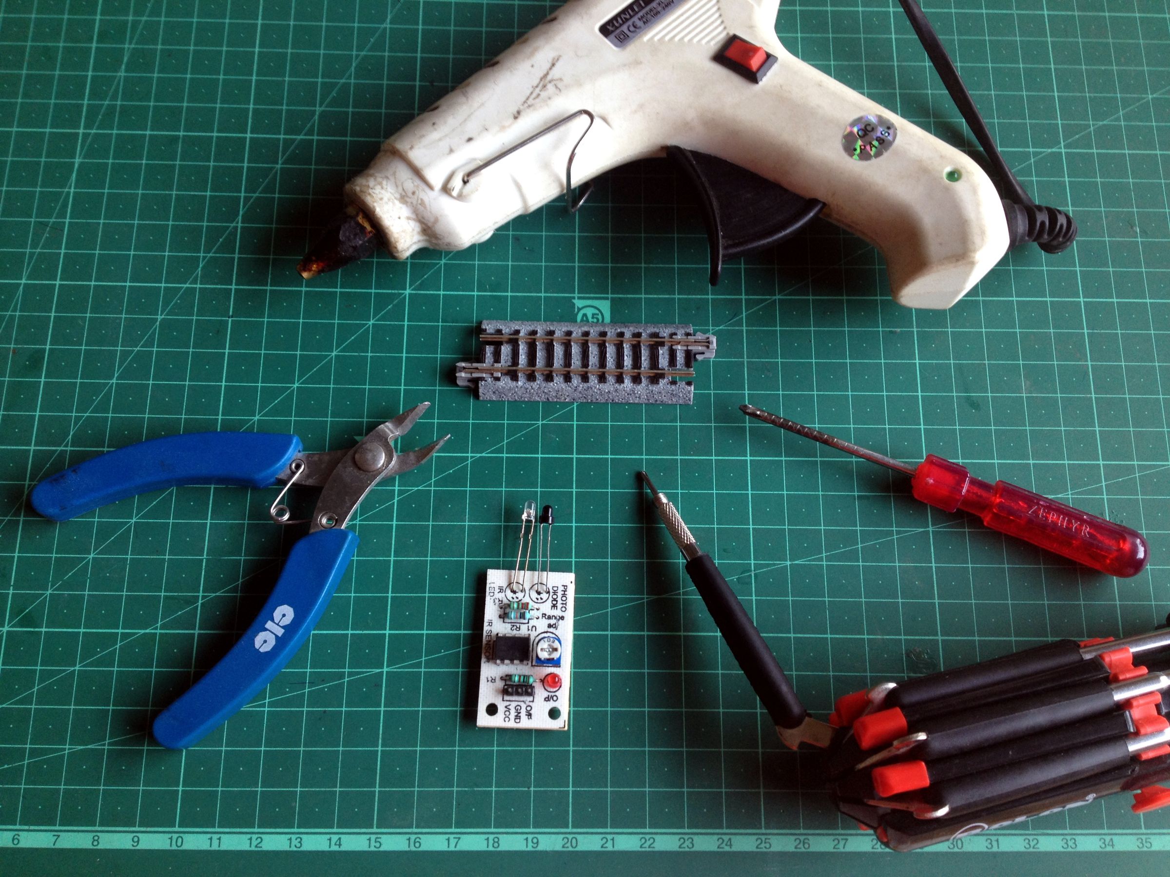 Make a Low Cost Sensored Track in Minutes! : 10 Steps (with Pictures ...
