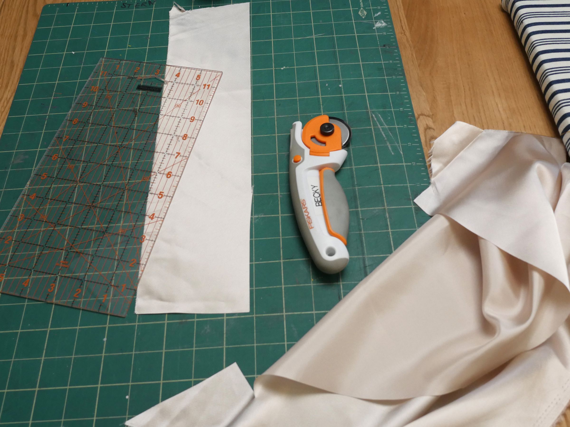 Hair Scrunchie : 8 Steps (with Pictures) - Instructables