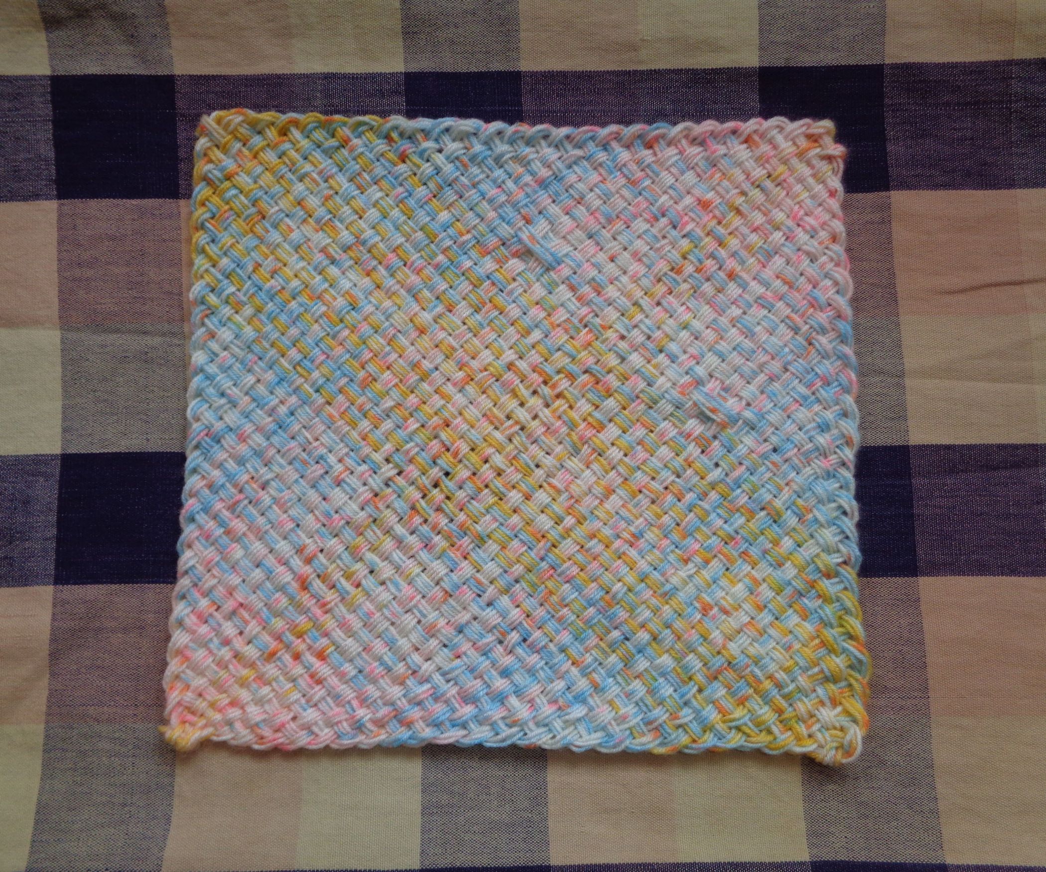 Weaving a Table Mat With Home-made Square Loom : 10 Steps (with ...