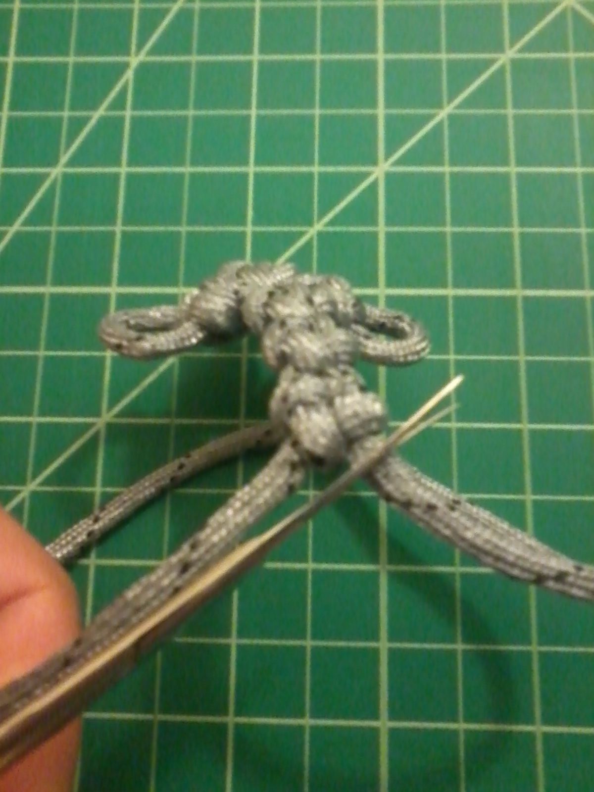 Paracord Cross-Knot Cross : 12 Steps - Instructables