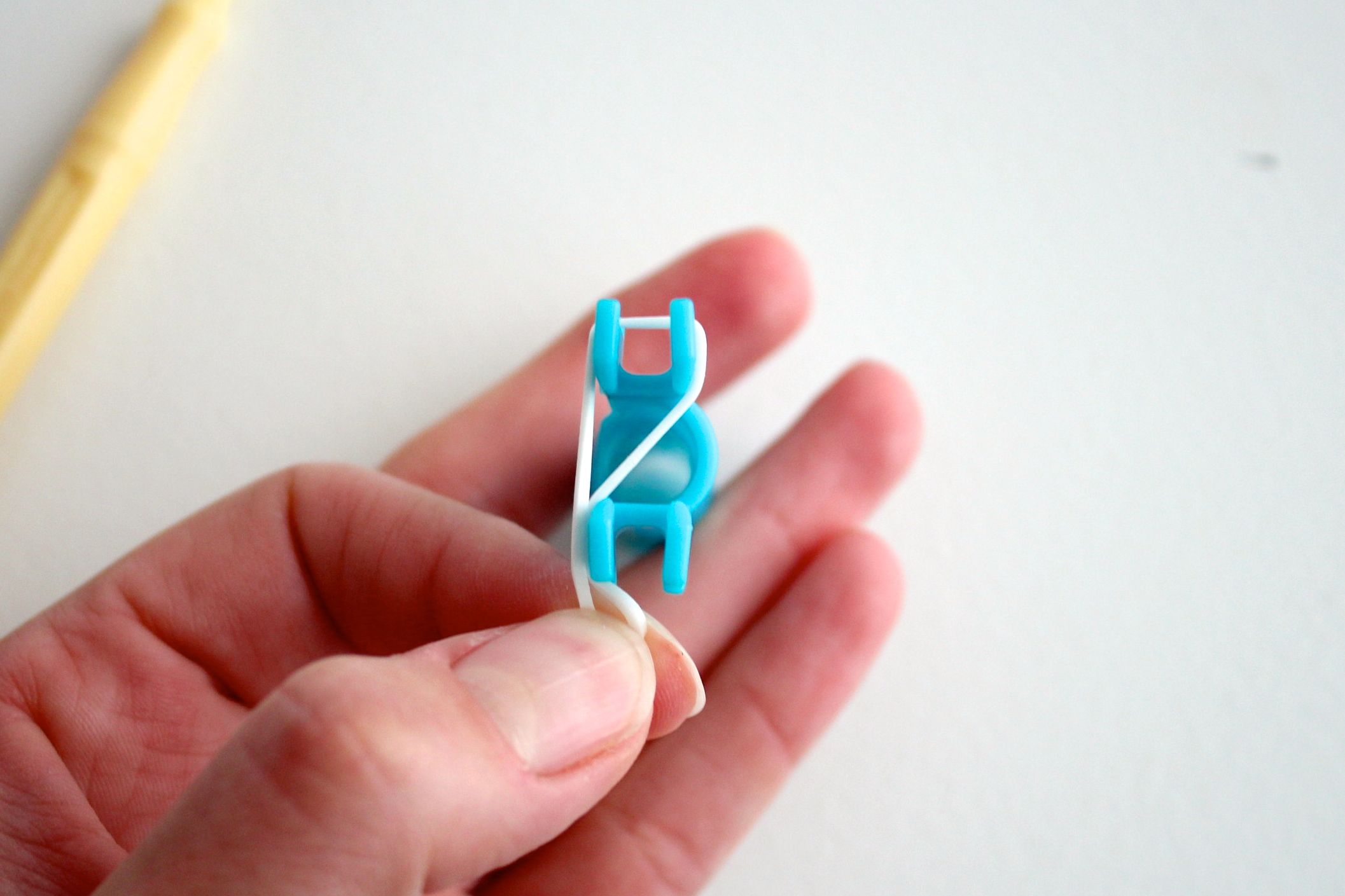 How to Use the Mini Rainbow Loom : 5 Steps (with Pictures) - Instructables