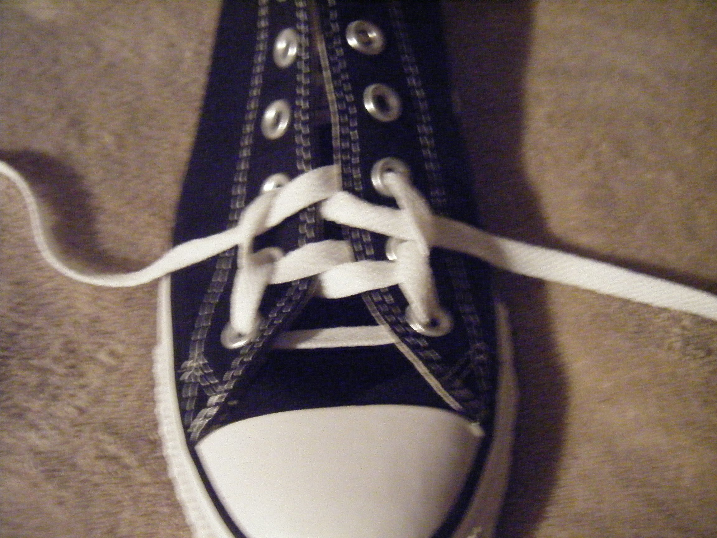 How to Ladder Lace Your Shoes : 7 Steps - Instructables
