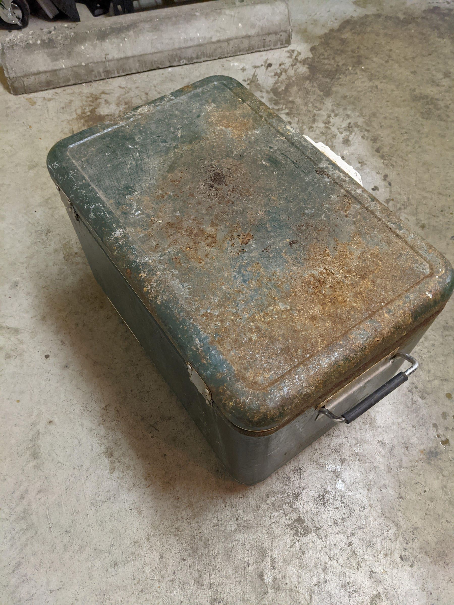 Classic Cooler Salvaged From Dumpster & Restored! : 7 Steps (with ...