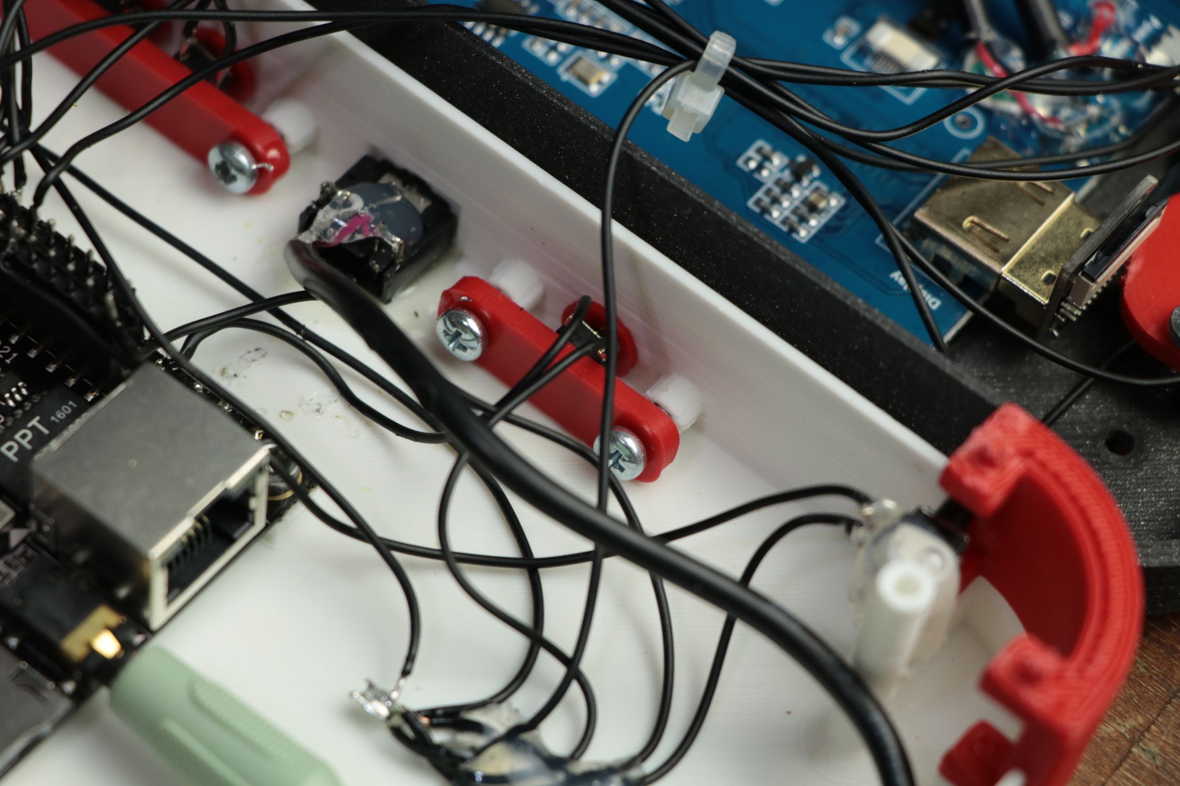 Make Your Own Portable Retro Game Console!......which Is Also a Win10 ...