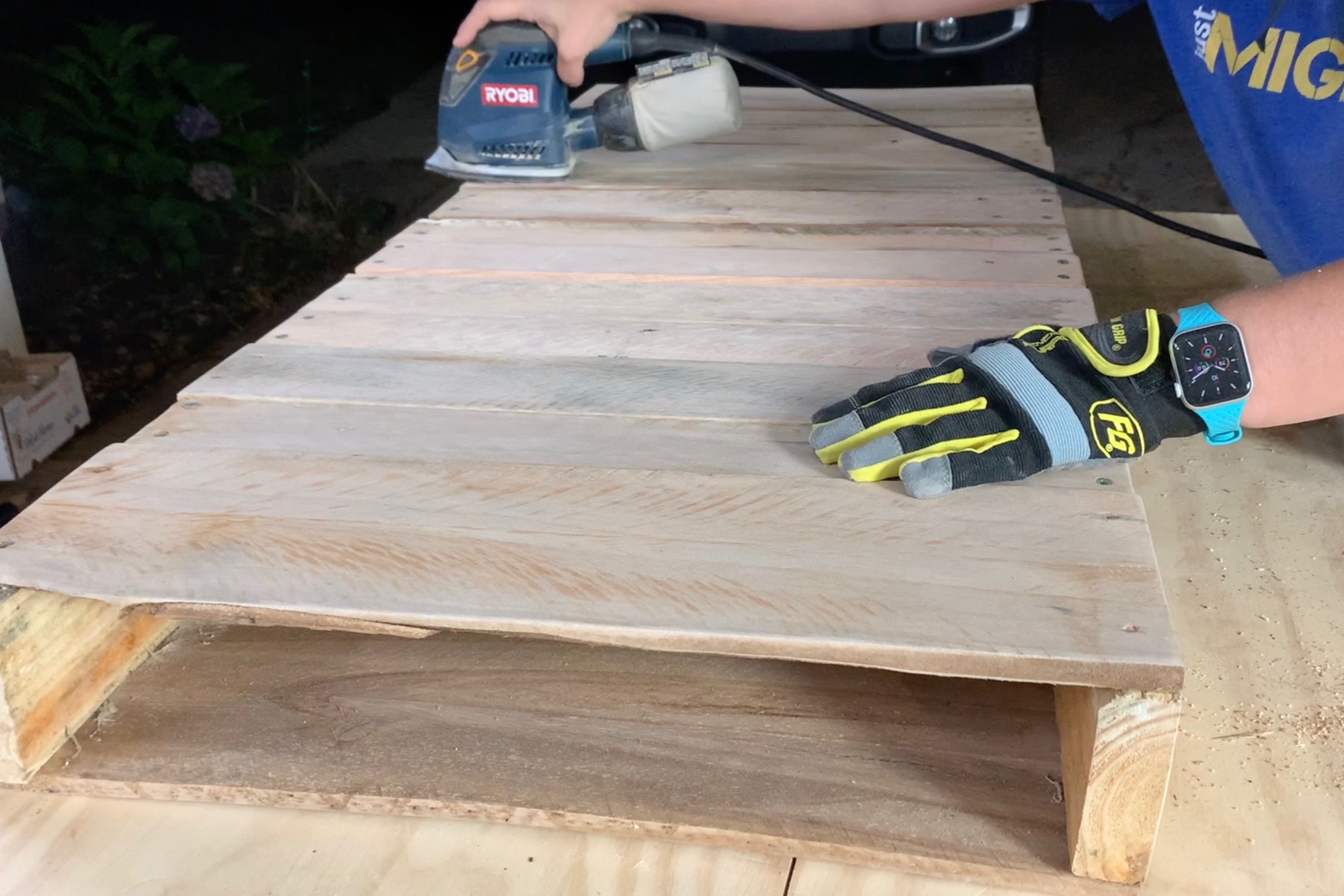 Cable Spool Pallet Bench - DIY Outdoor Seating! : 10 Steps (with ...