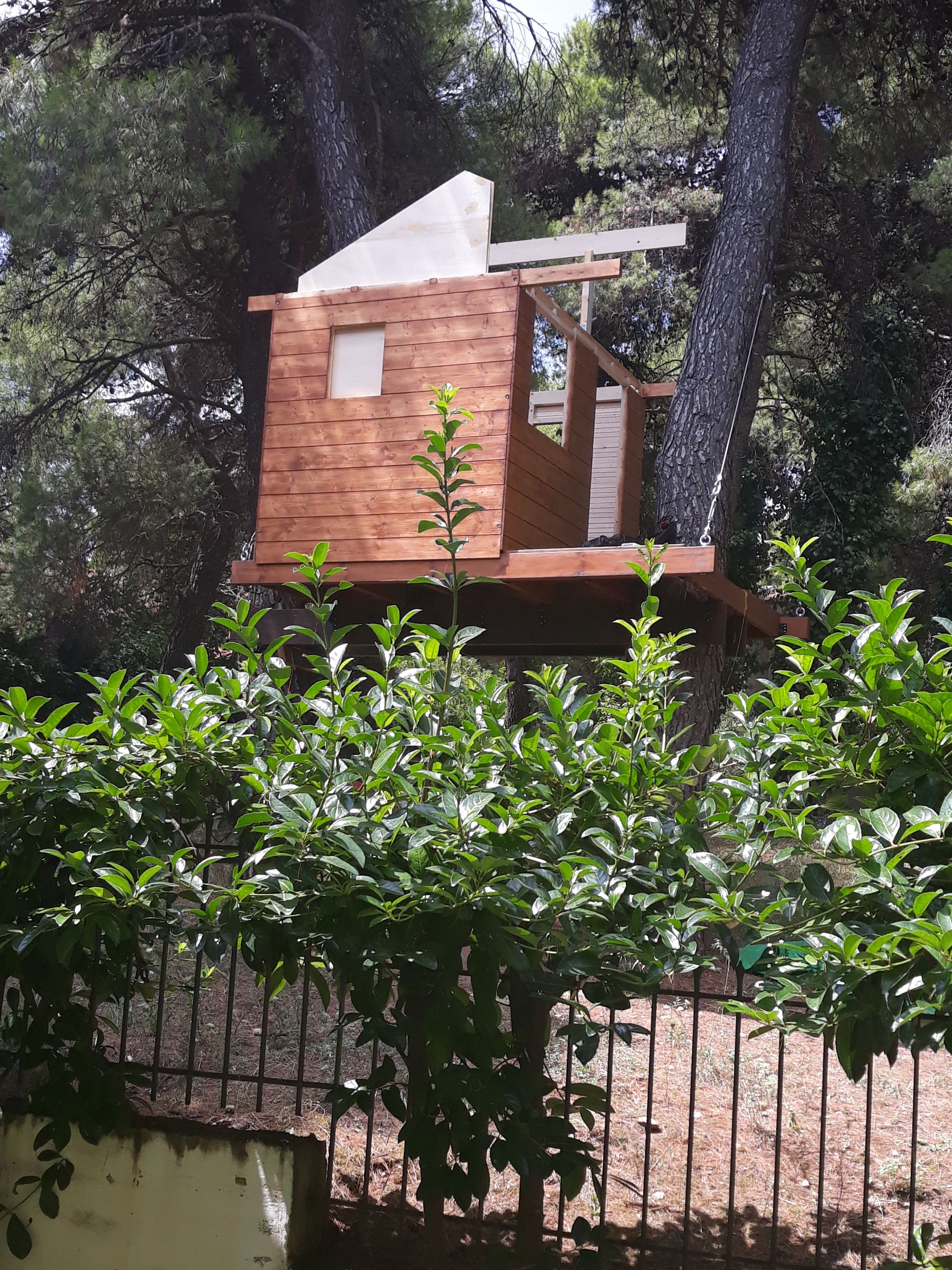 Treehouse on Two Trees : 22 Steps (with Pictures) - Instructables