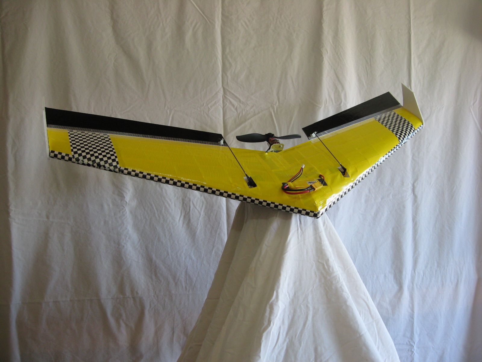 Duct Tape R/C Plane : 11 Steps (with Pictures) - Instructables