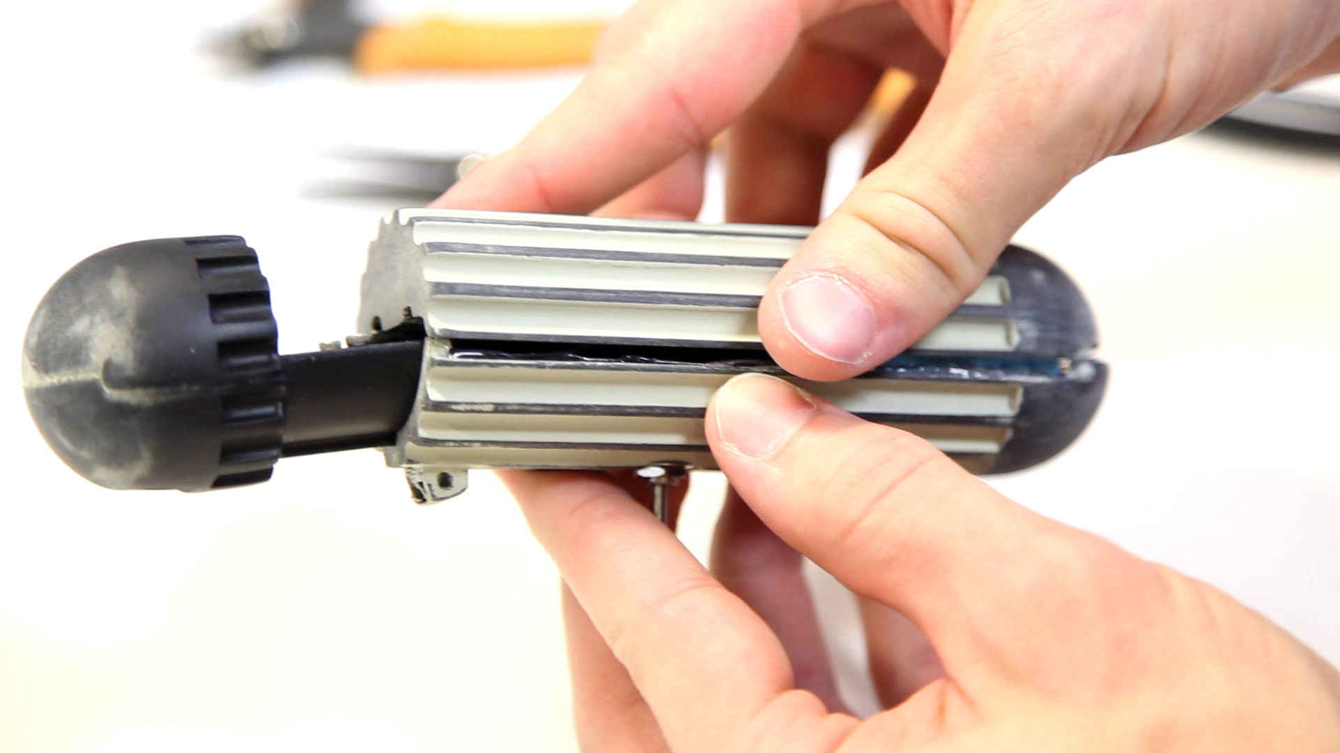 "Worlds Simplest" Neuralizer-build (Men in Black Memory Eraser) : 10 ...