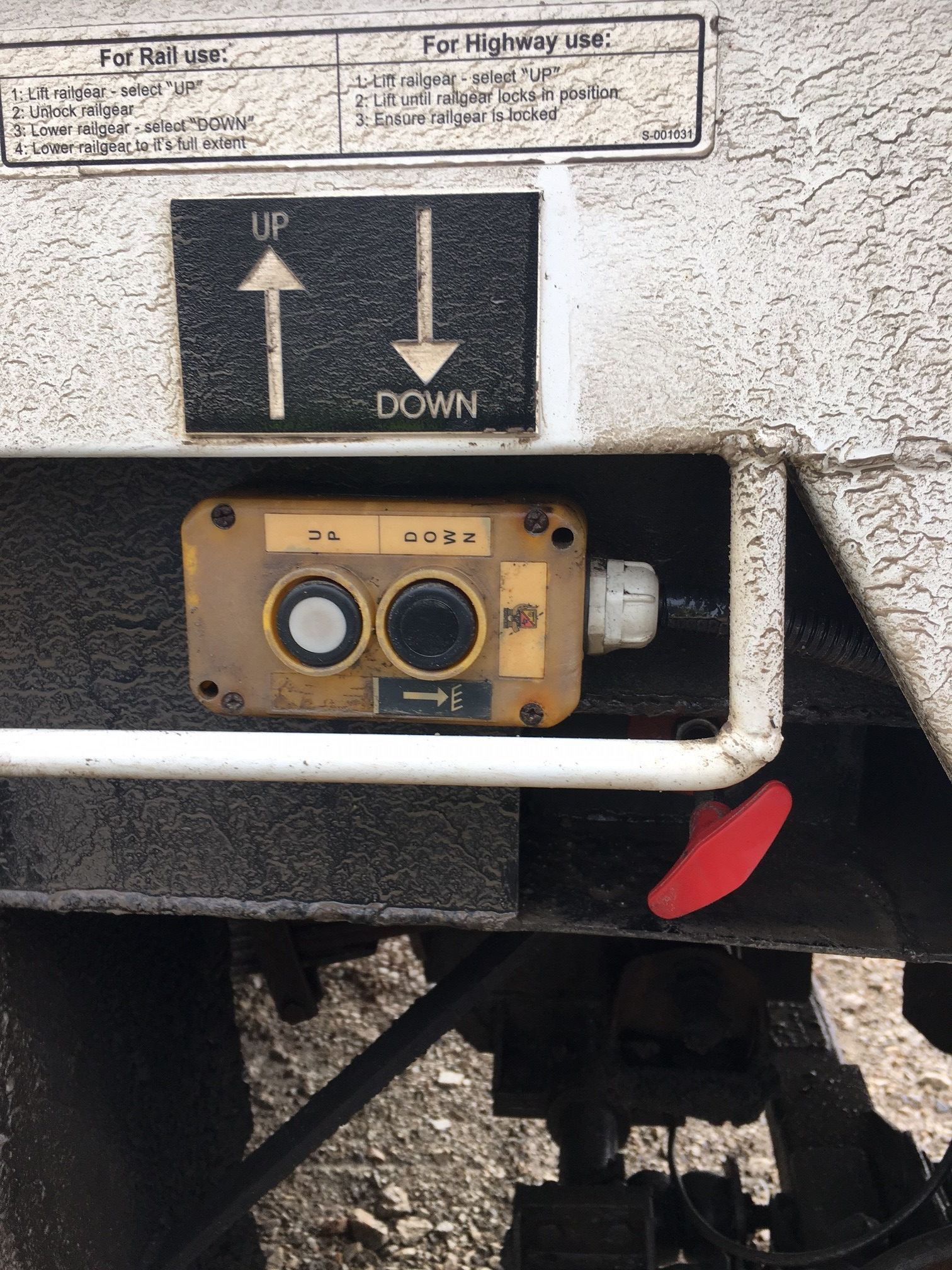 How to Set a Railroad Hi-rail Vehicle on the Track : 10 Steps (with ...