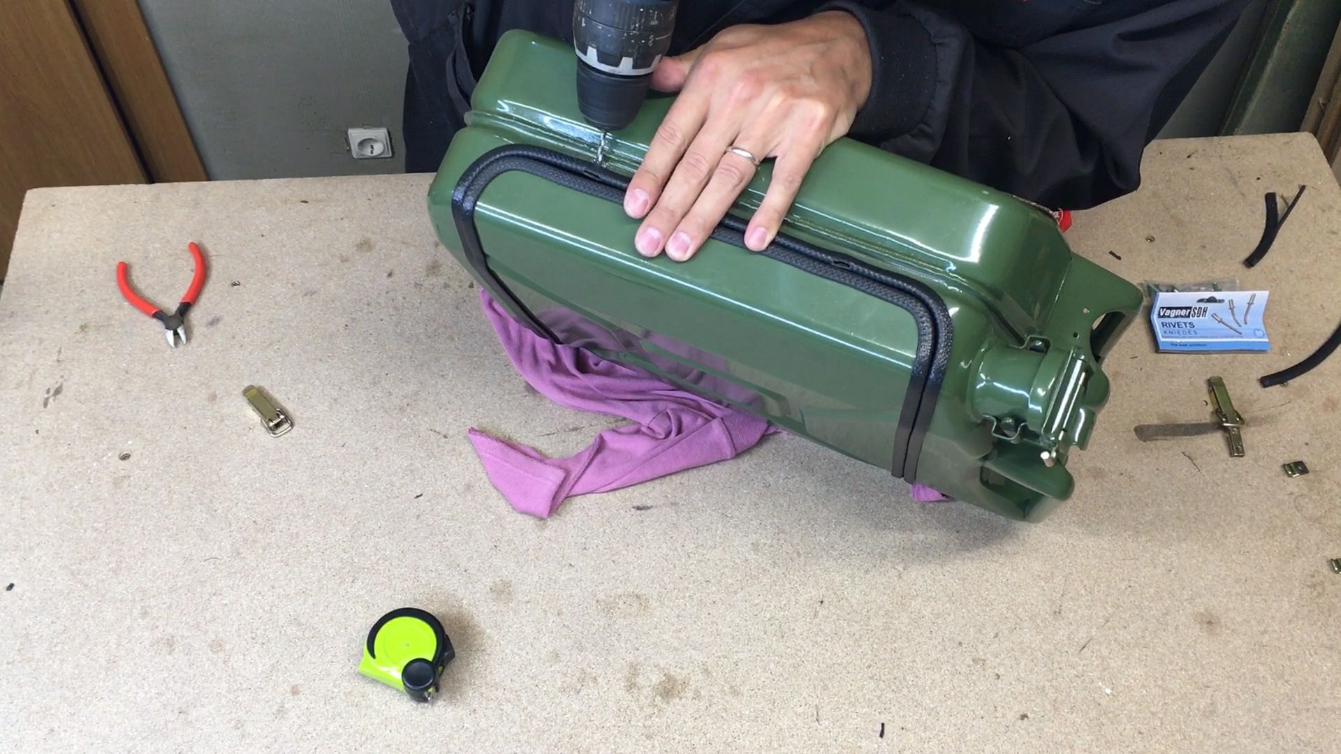 How to Make a Mini Bar From Jerry Can : 10 Steps (with Pictures ...