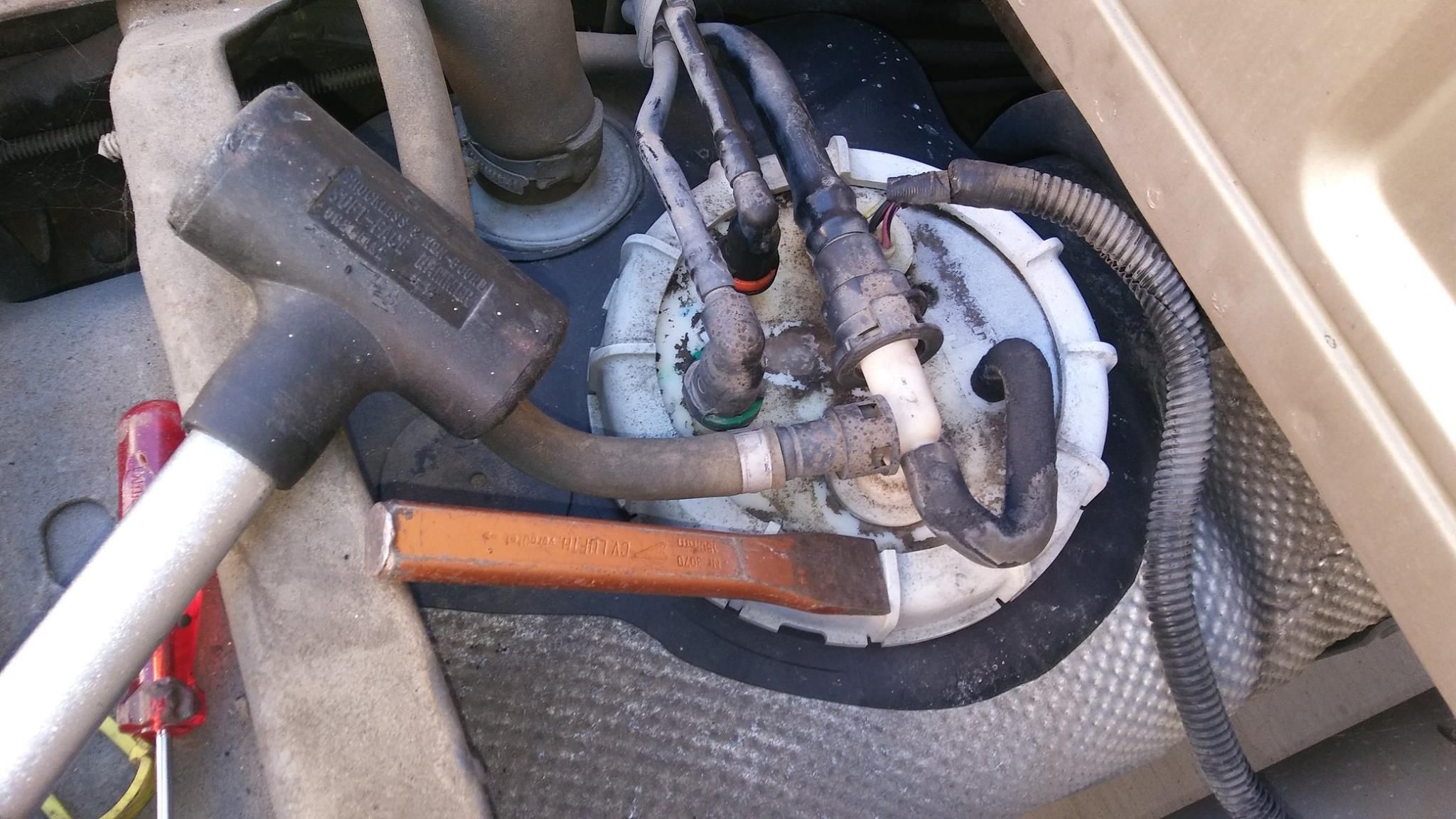 2001 Ford Ranger Fuel Pump and Float Assembly Replacement : 11 Steps ...