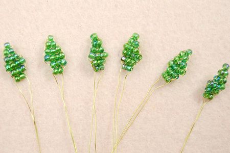 How to Make a 3D Red Beaded Rose for Girlfriend As Valentine's Gift : 7 ...