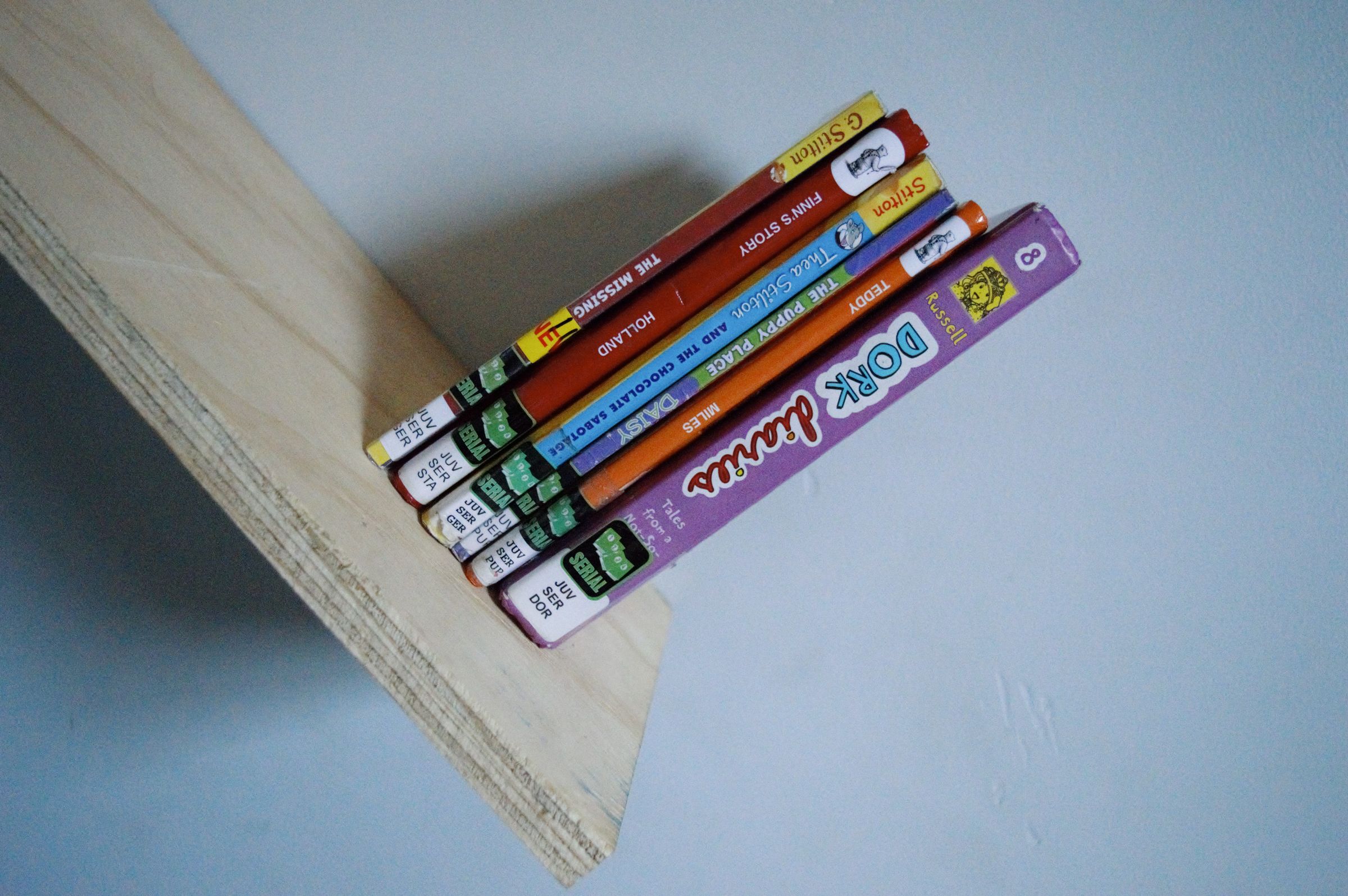The Impossible Bookshelf : 25 Steps (with Pictures) - Instructables