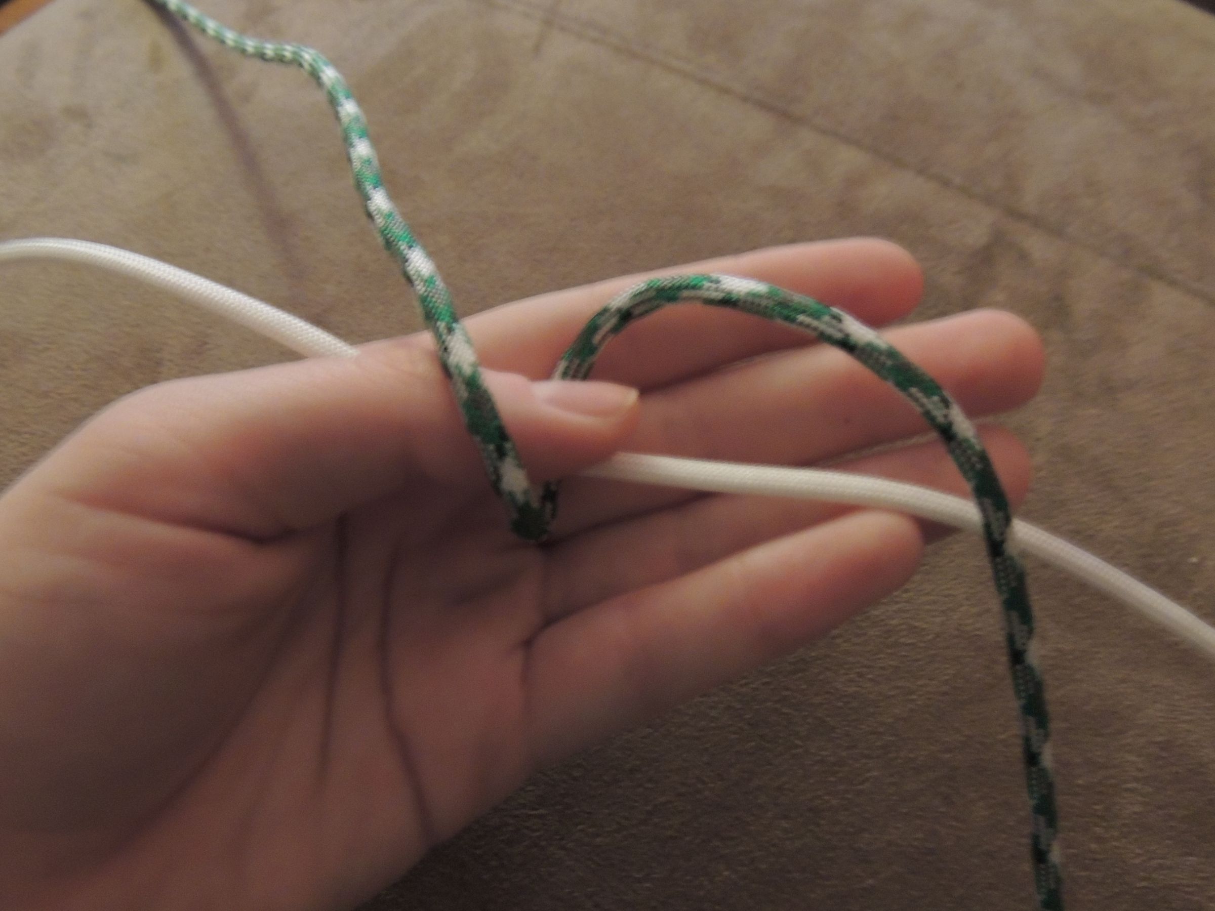 Paracord Cross (Square Braid) : 10 Steps - Instructables