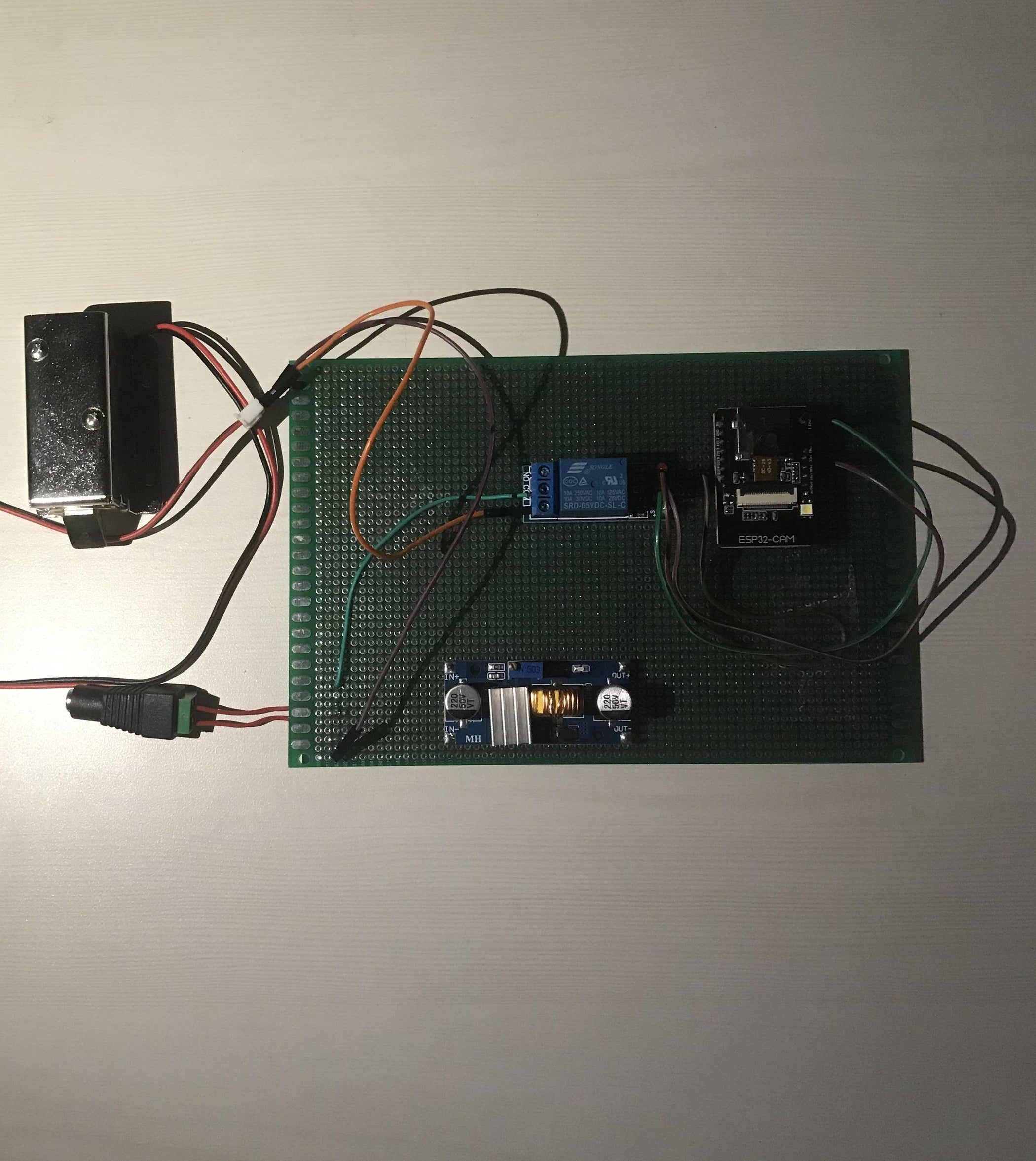 Hand Gesture Controlled Door Lock With ESP32 (OpenCV, Mediapipe, MQTT ...