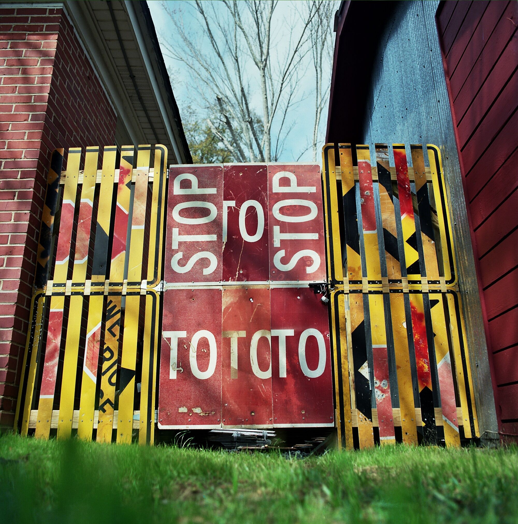 Road Sign Fence : 5 Steps (with Pictures) - Instructables