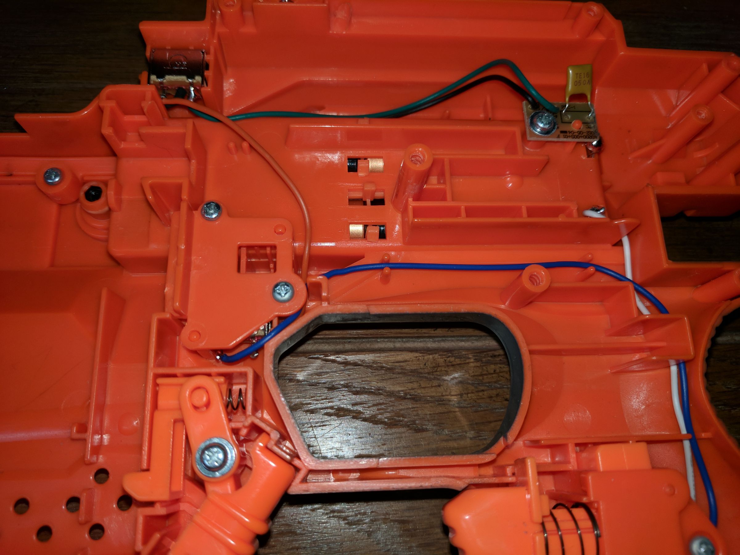 Nerf Stryfe - Disable/remove Locks, Quick and Easy : 9 Steps ...