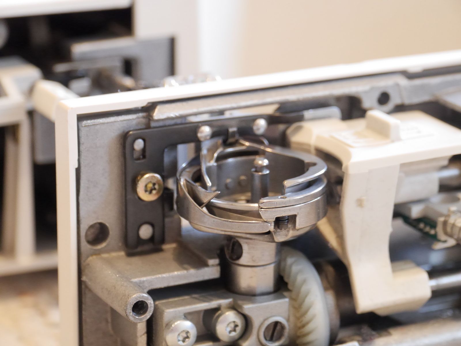 Adjust Timing on Pfaff 2030 Sewing Machine : 8 Steps (with Pictures ...