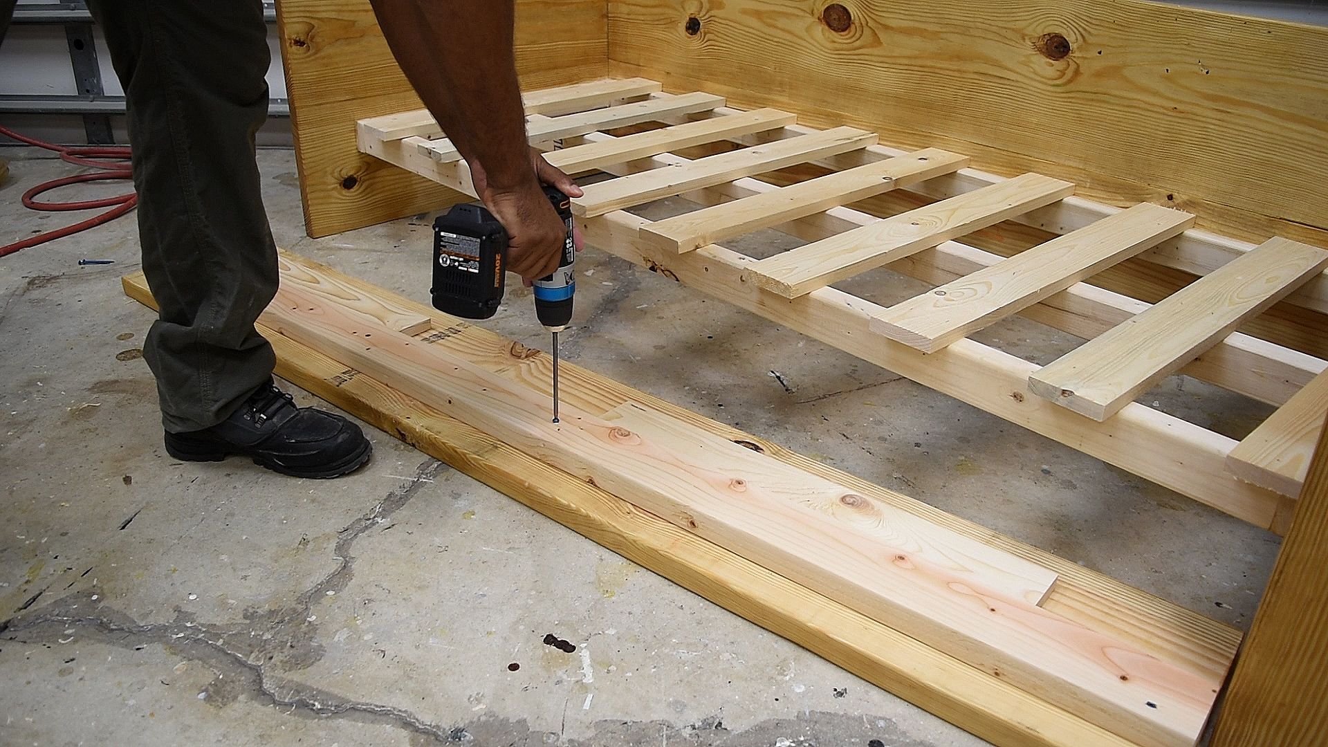 How to Make a SOFA That Turns Into a BED : 10 Steps (with Pictures ...