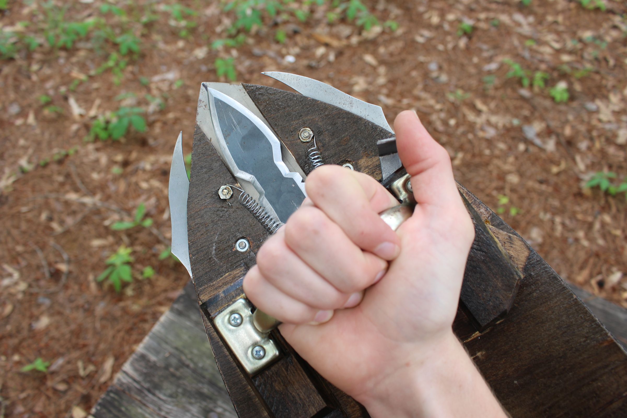 Captain America Infinity War Shield (with Hidden Blade) : 25 Steps ...