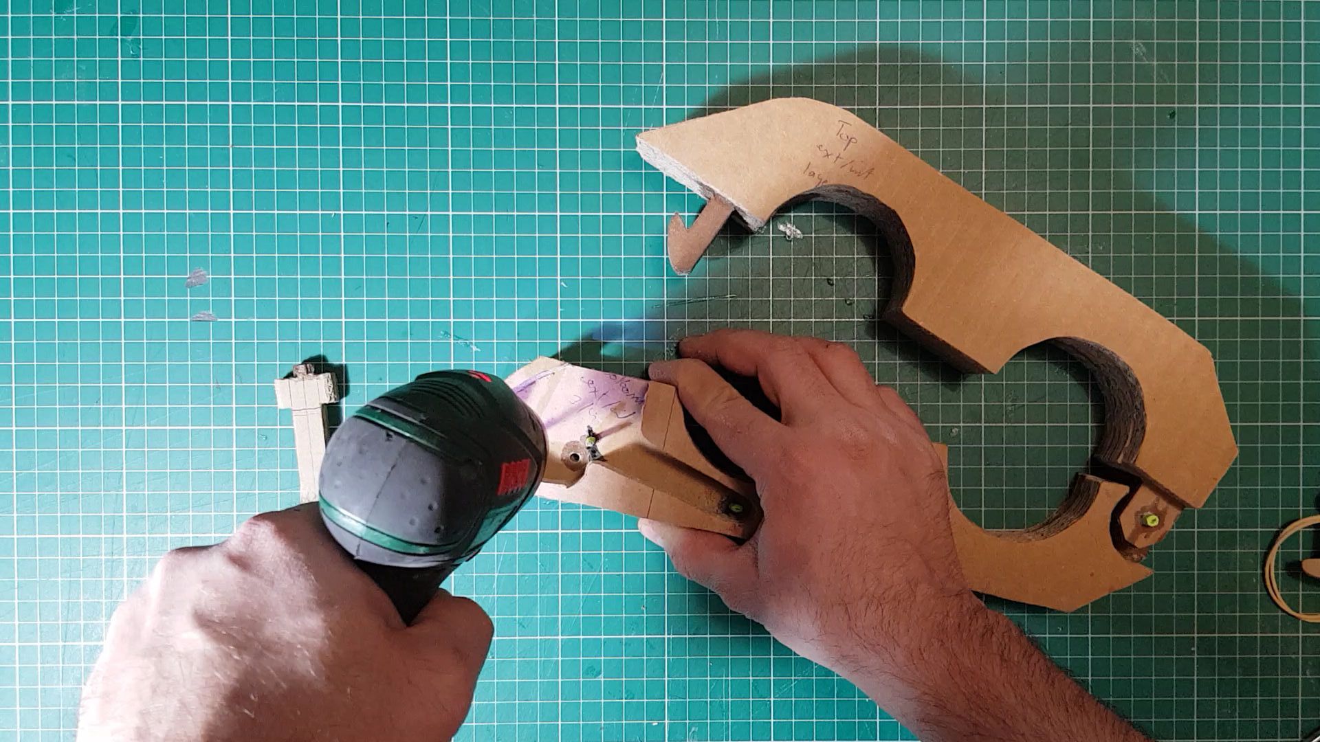 DIY Working Cardboard Handcuffs : 6 Steps (with Pictures) - Instructables