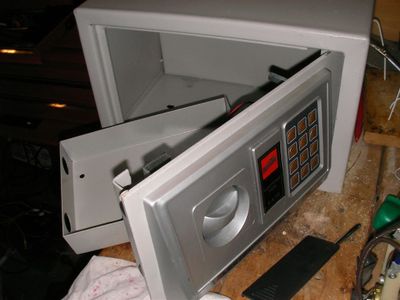 Crack and Reset an Electronic Safe : 3 Steps - Instructables
