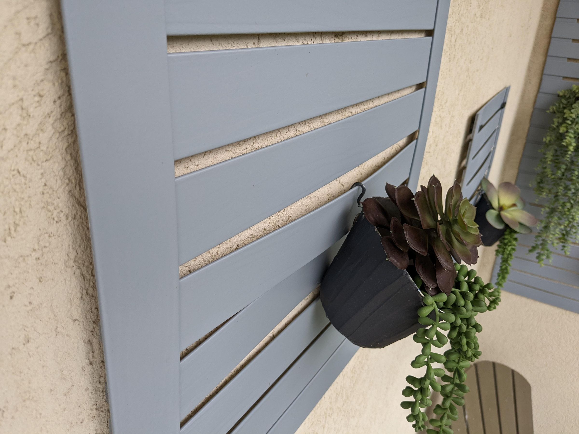 Repurpose Vinyl Blinds Into Modern Slatted Planter Wall : 12 Steps ...