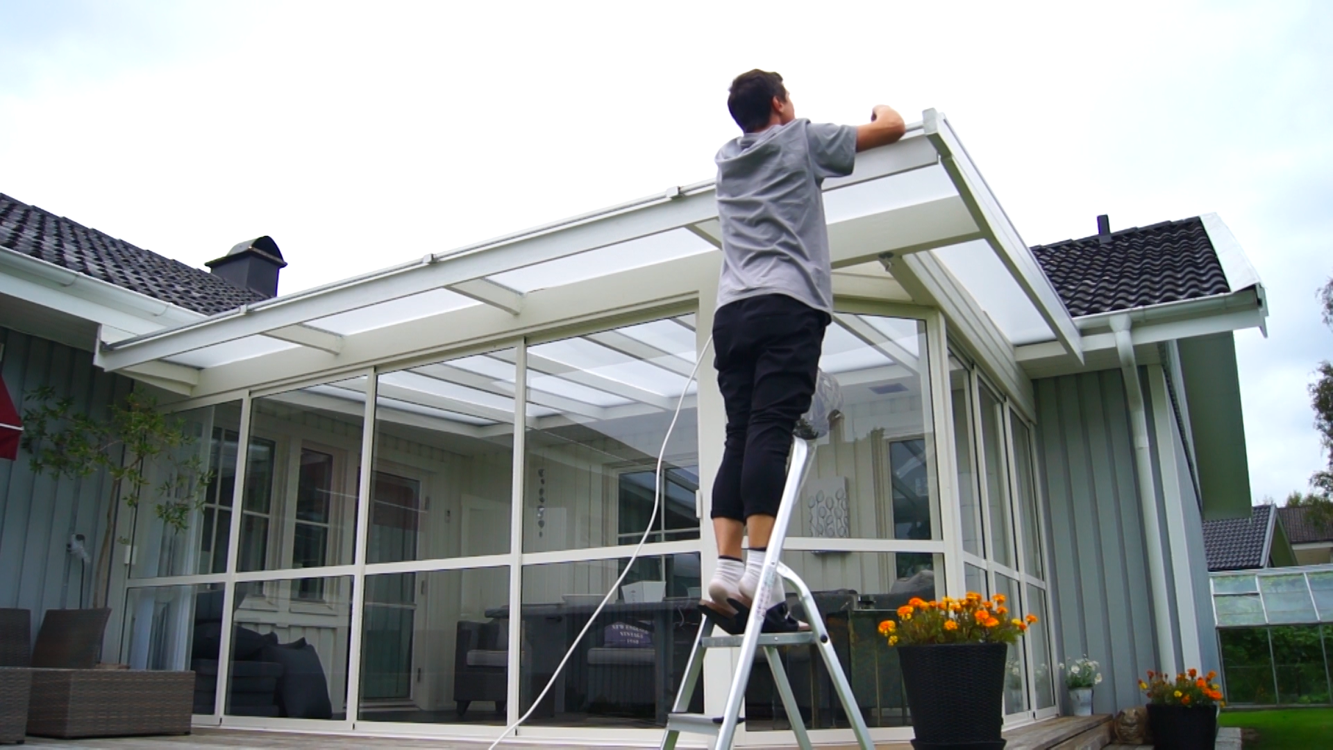 Light Up Rooms With Solar Power - DIY 10$ Project : 8 Steps (with ...