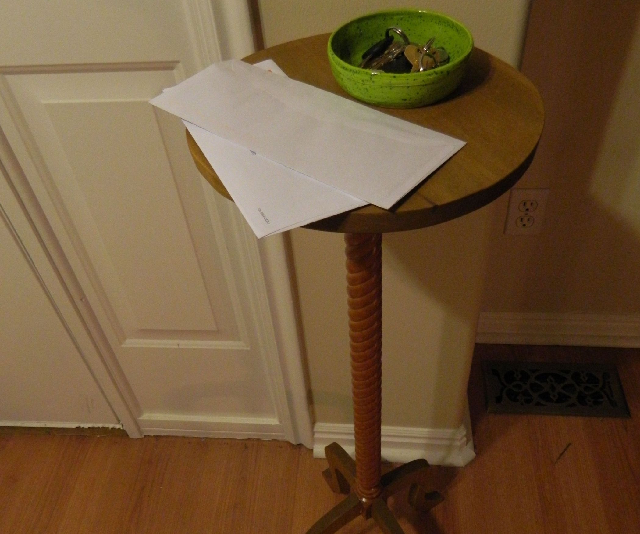 Candle Stand Style Entryway Table : 6 Steps - Instructables