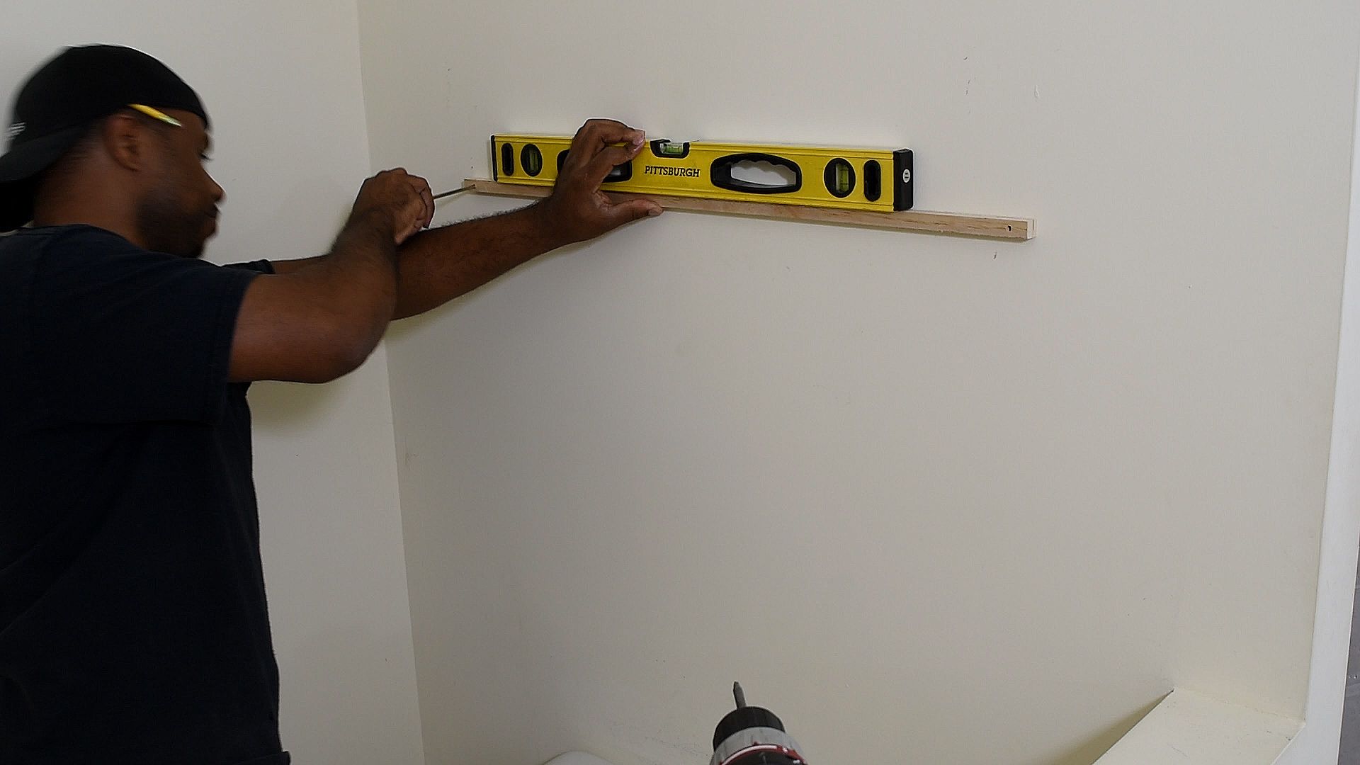 How to Make a $7 Floating Shelf : 6 Steps (with Pictures) - Instructables