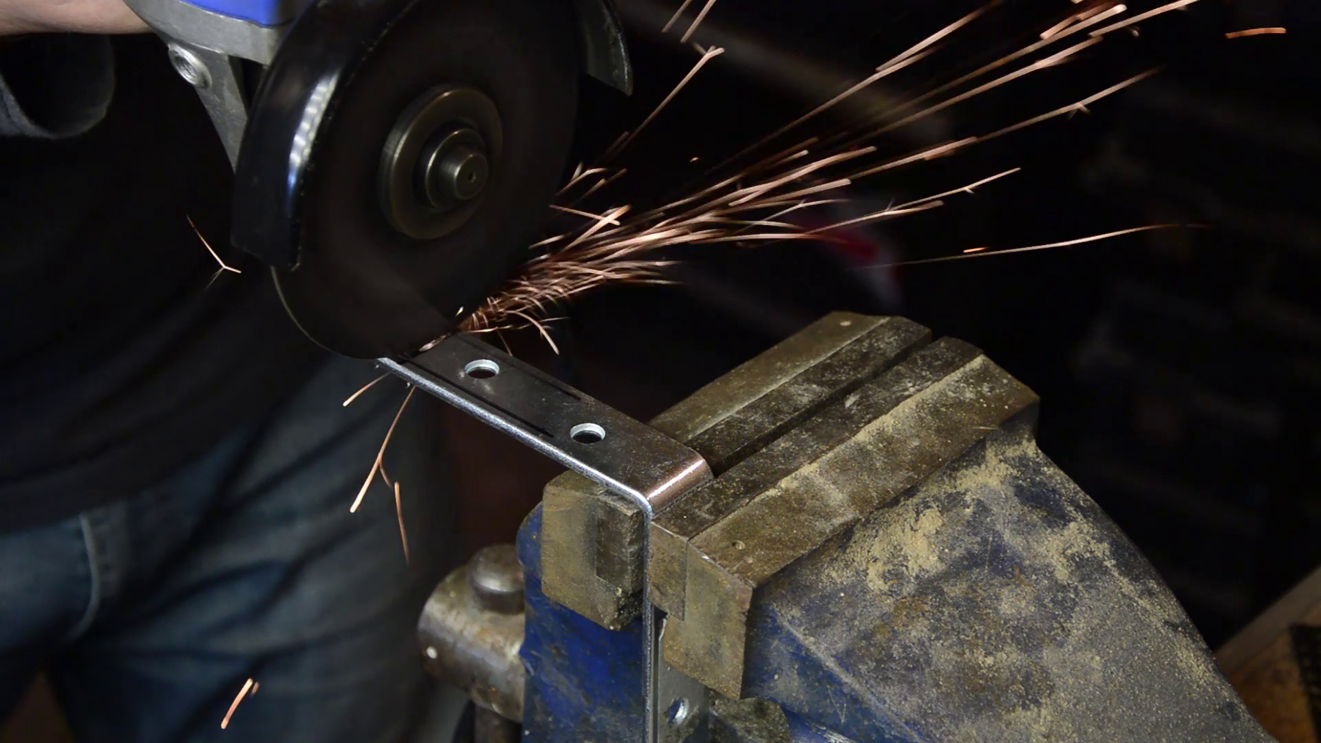 UCS Millennium Falcon Wall Mount : 14 Steps (with Pictures) - Instructables