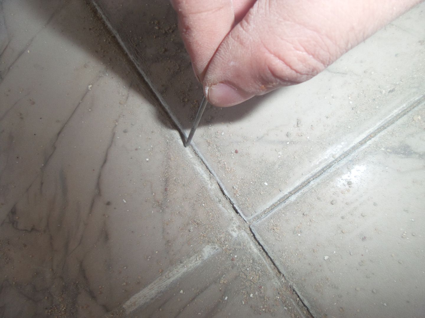 How to Fix Loose Tiles : 5 Steps (with Pictures) - Instructables