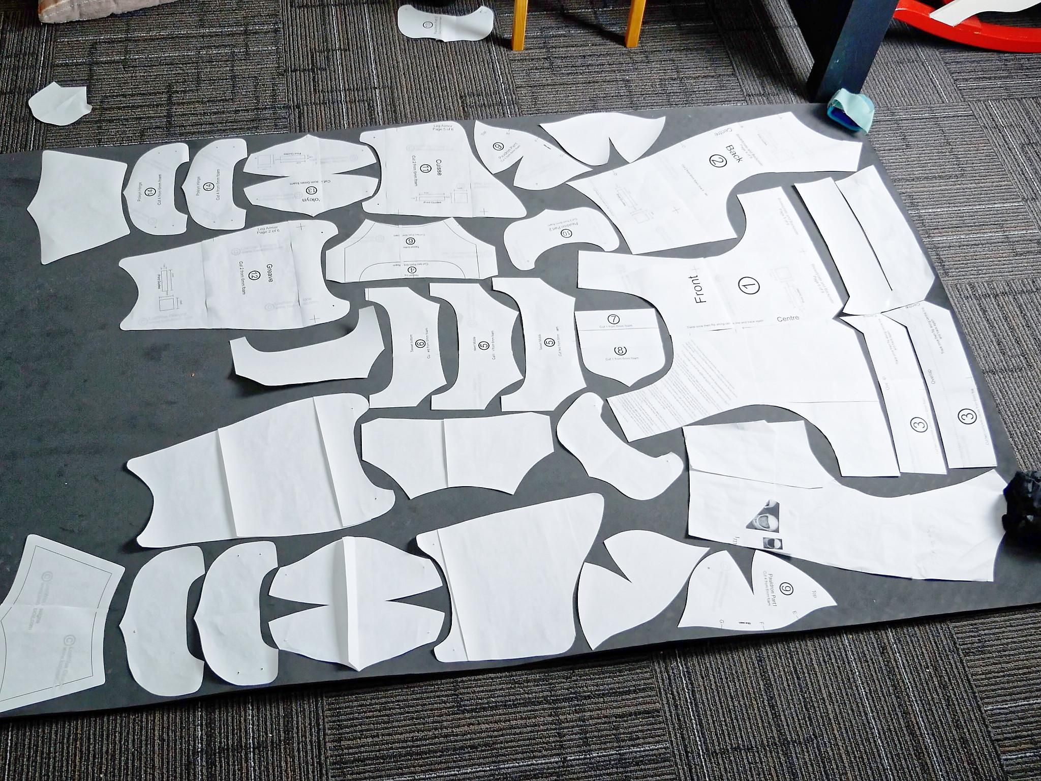 Make Knight Armor From a Floormat and Hot Glue! : 35 Steps (with ...