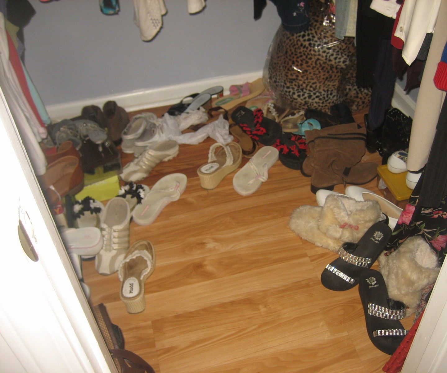 ORGANIZING WIFEY'S SHOES : 6 Steps - Instructables