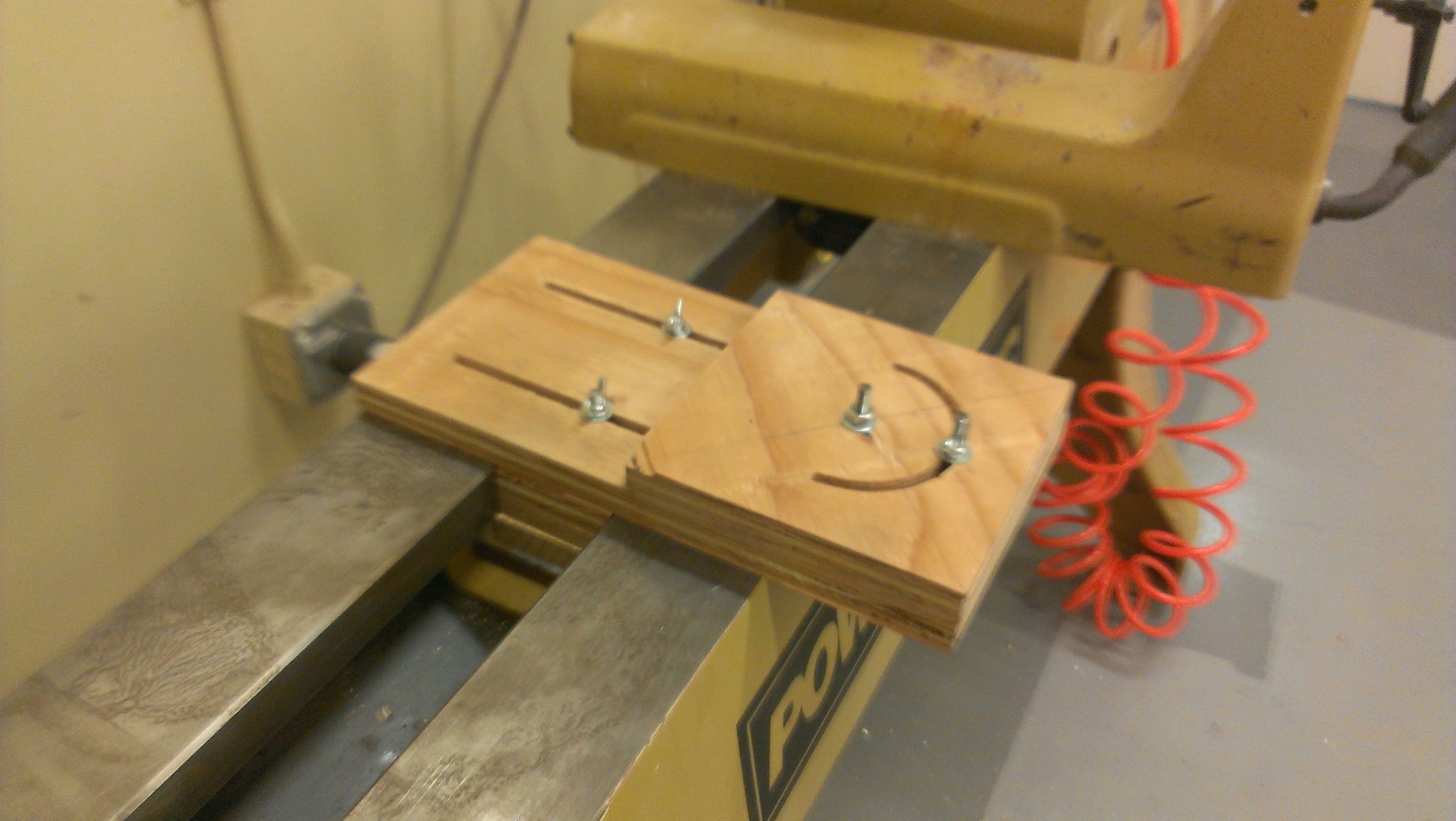 Router Jig for Flutes on Wood Lathe : 4 Steps (with Pictures ...
