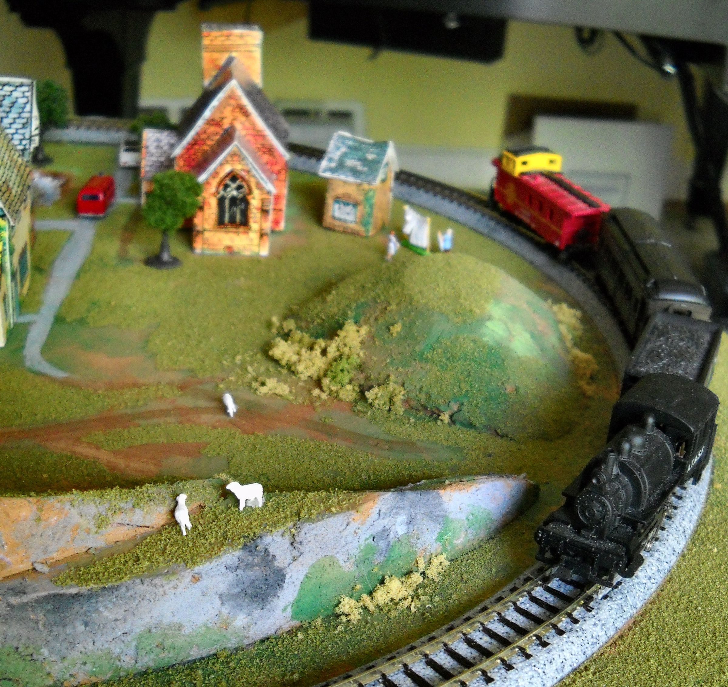 N Scale Railroad Layout - Small - Easy : 3 Steps - Instructables